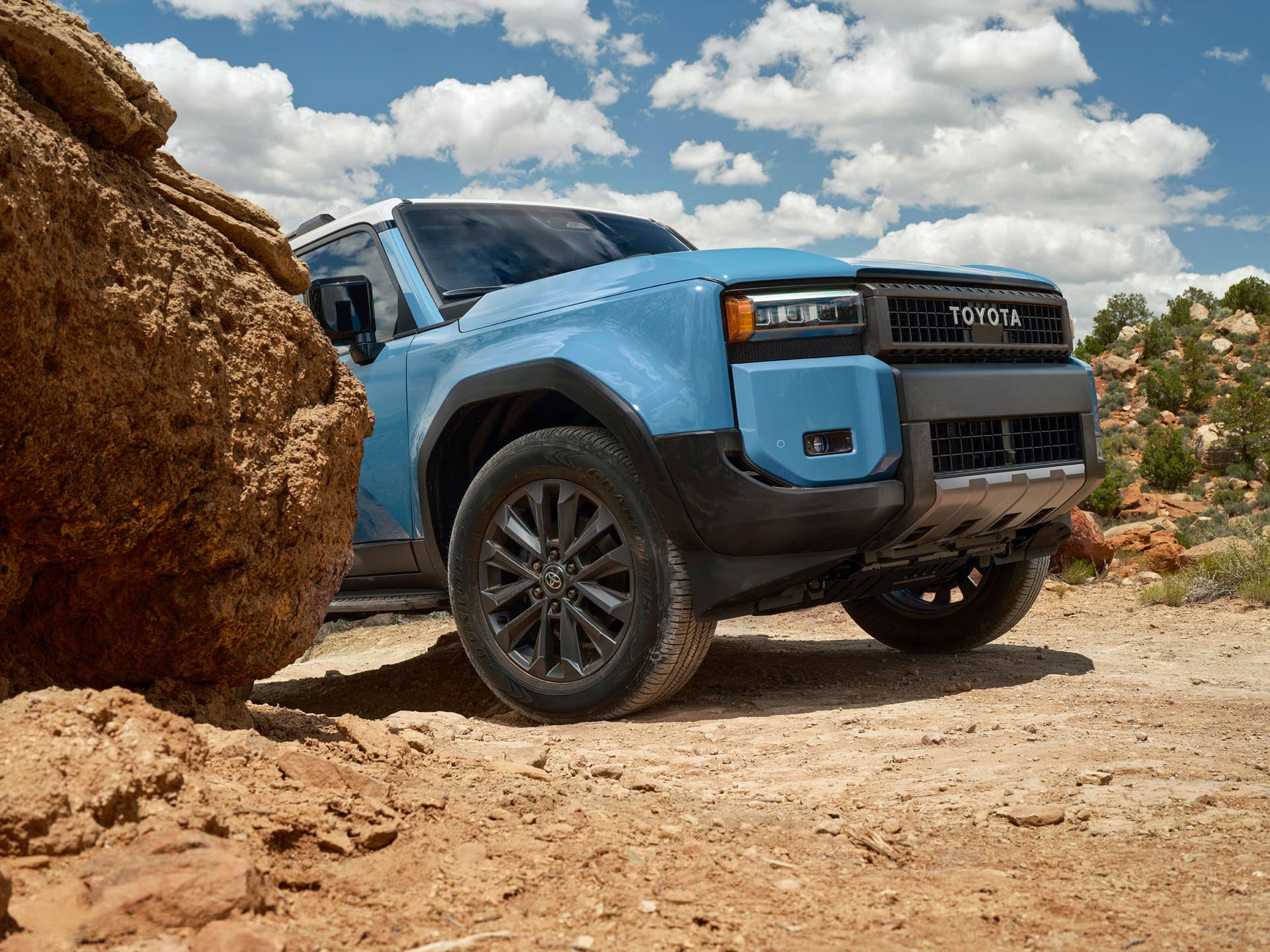 2025 Toyota 4Runner vs 2024 Toyota Land Cruiser: Exploring key ...