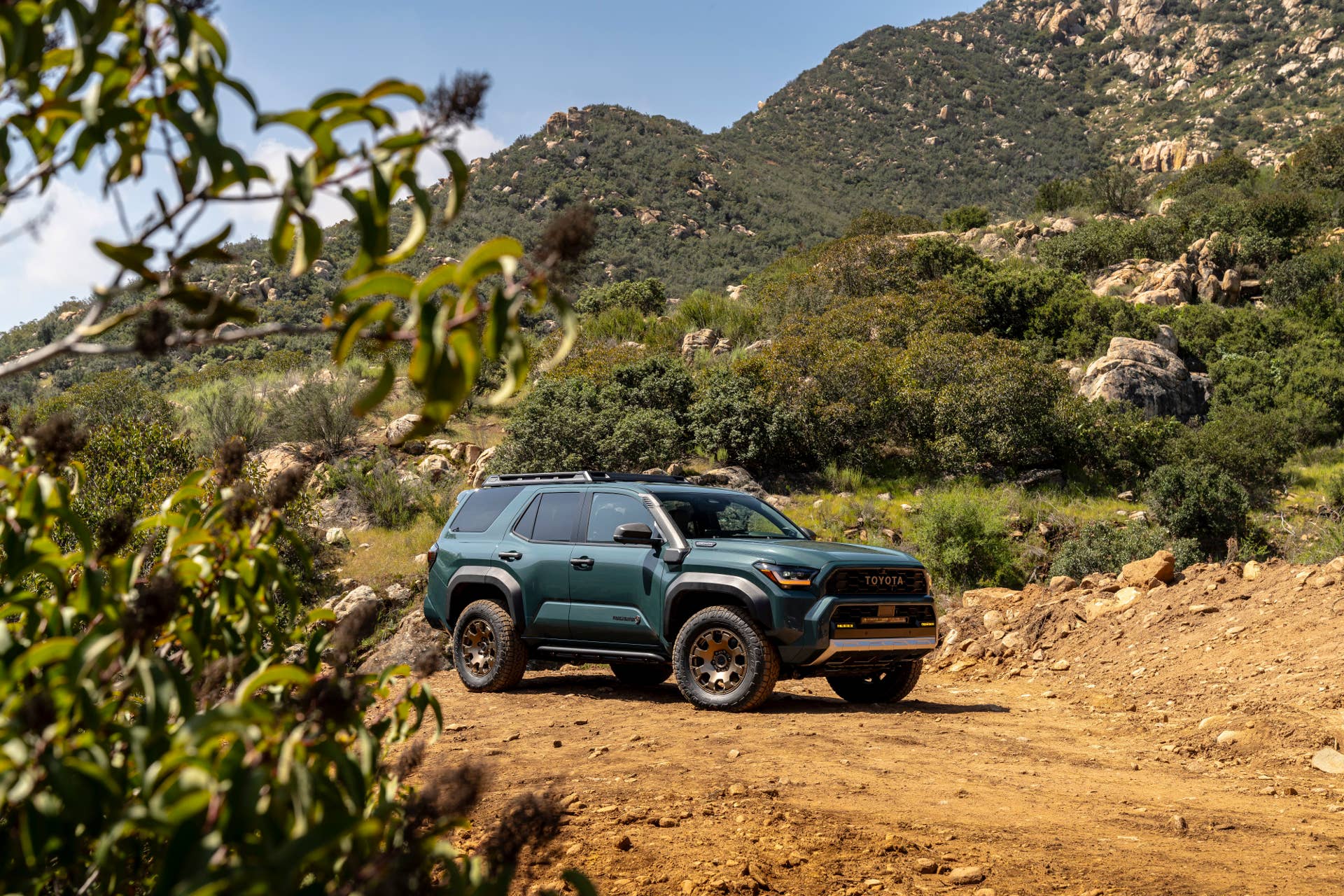 2025 Toyota 4Runner vs 2024 Toyota Land Cruiser: Exploring key ...