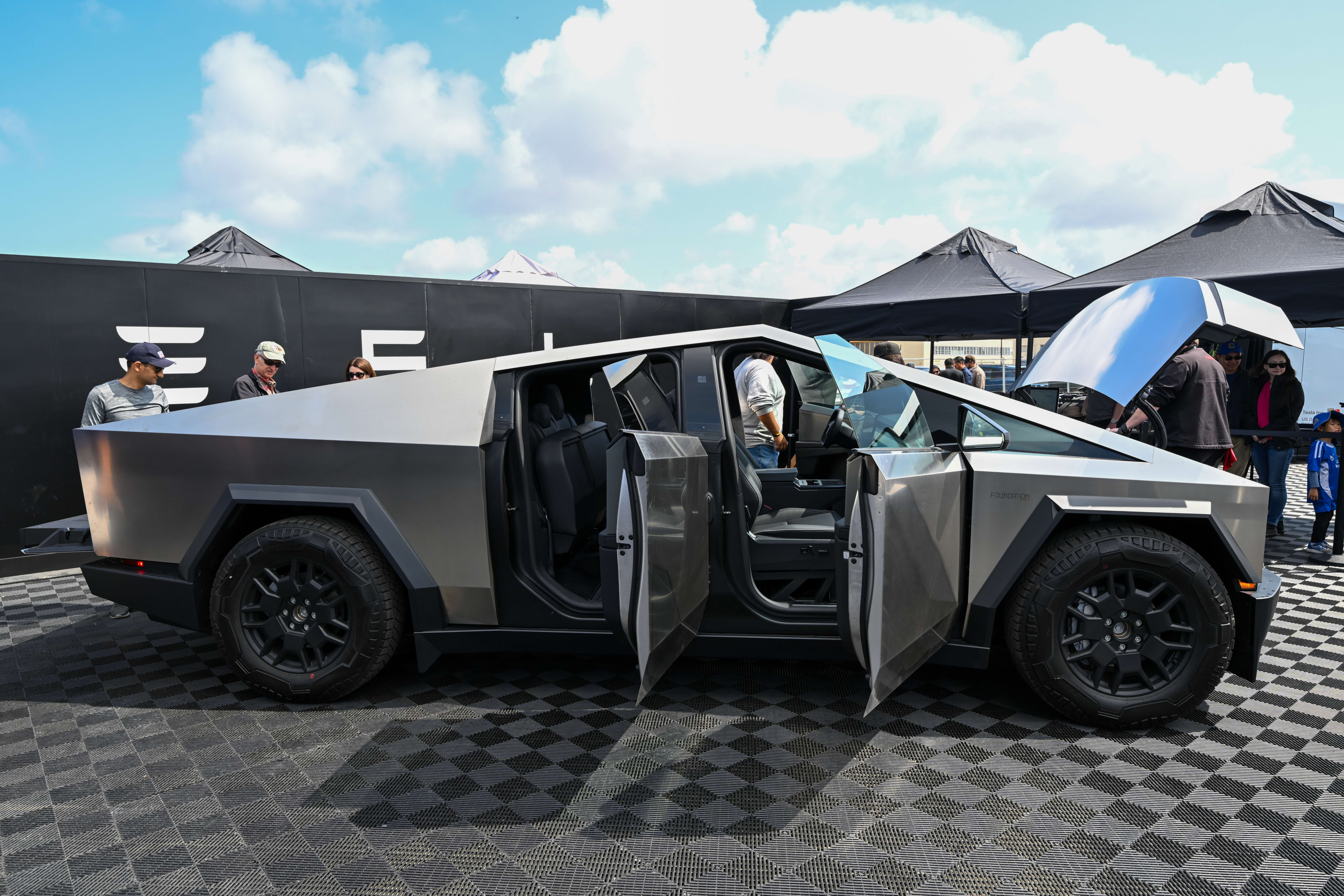 Tesla Cybertruck Sales Are Tanking. Here's Why - Autoblog