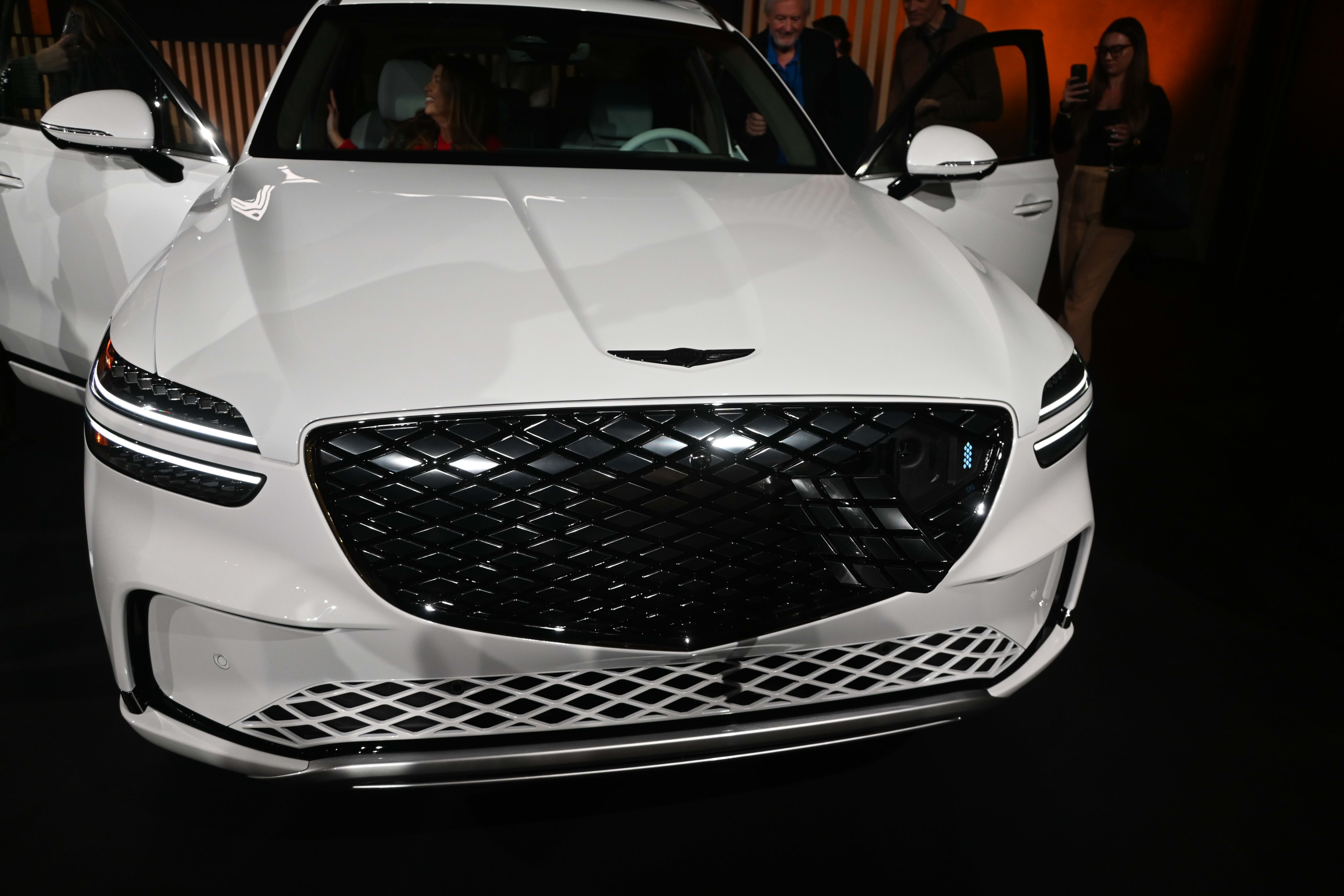 2026 Genesis GV70 refresh—what’s actually new? - Autoblog