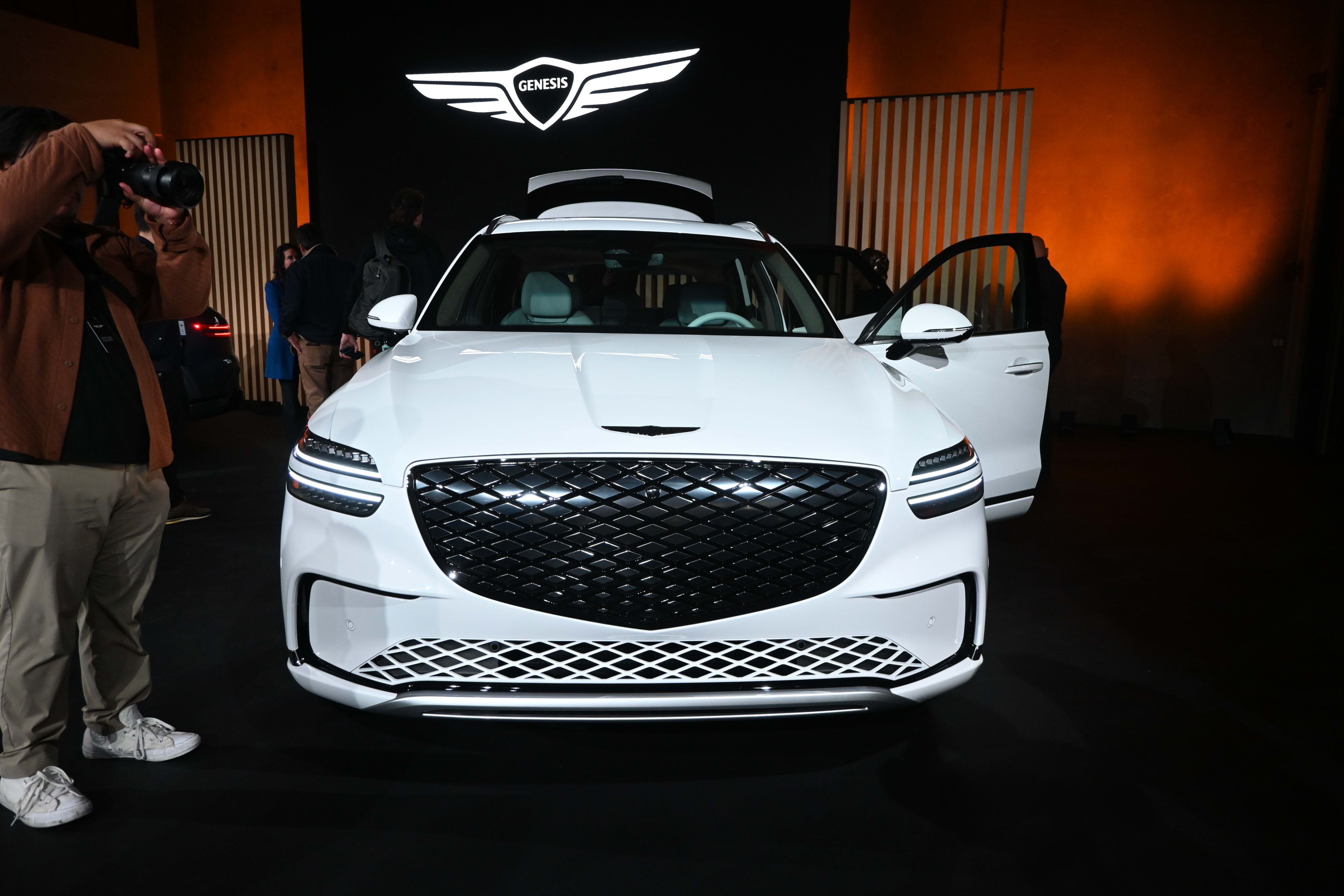 2026 Genesis GV70 refresh—what’s actually new? - Autoblog