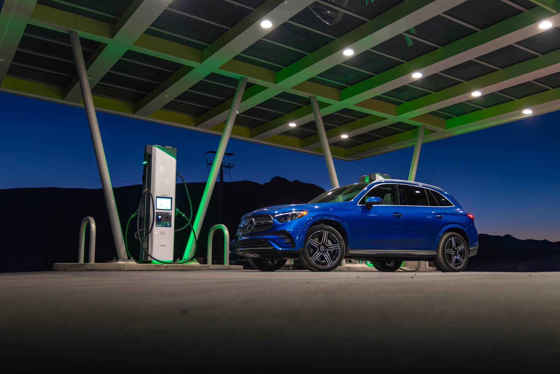 Mercedes-Benz solar paint could revolutionize EV charging - Autoblog