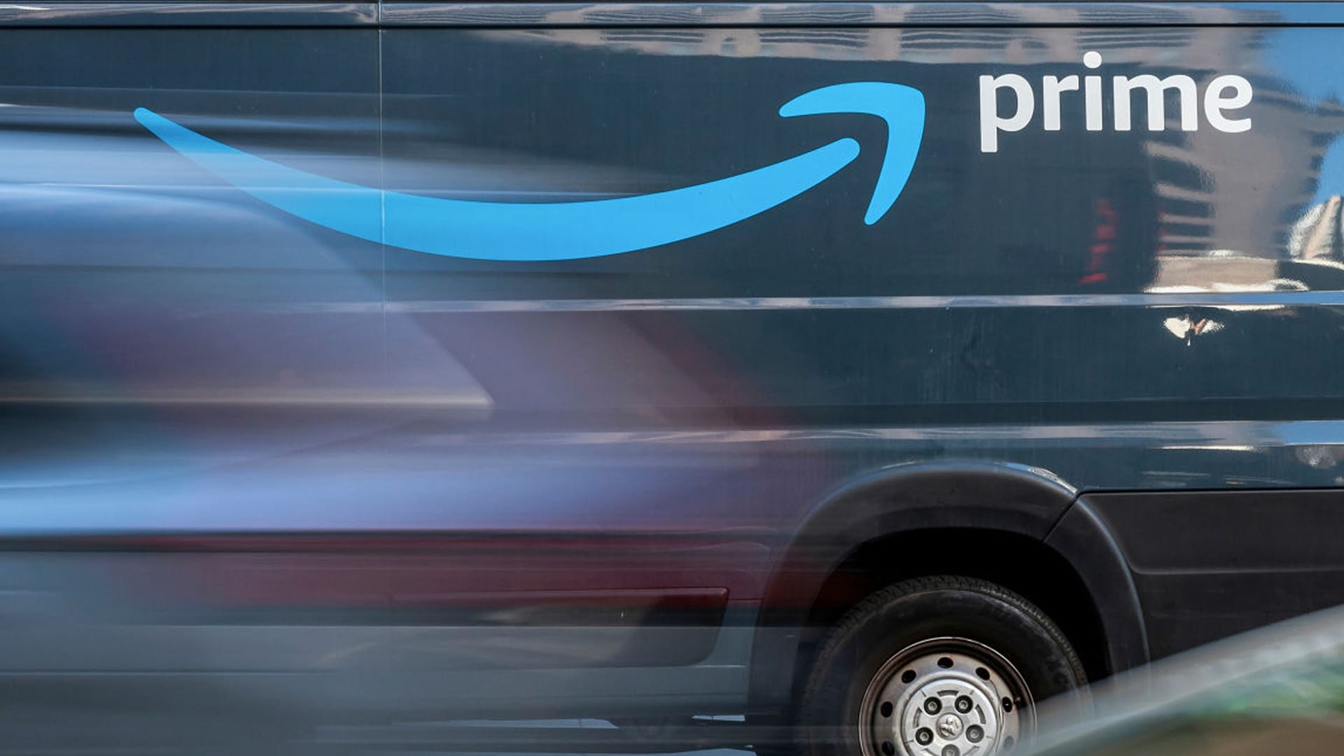 Leaked letter reveals Jaguar designers' doubts about controversial rebranding - Autoblog