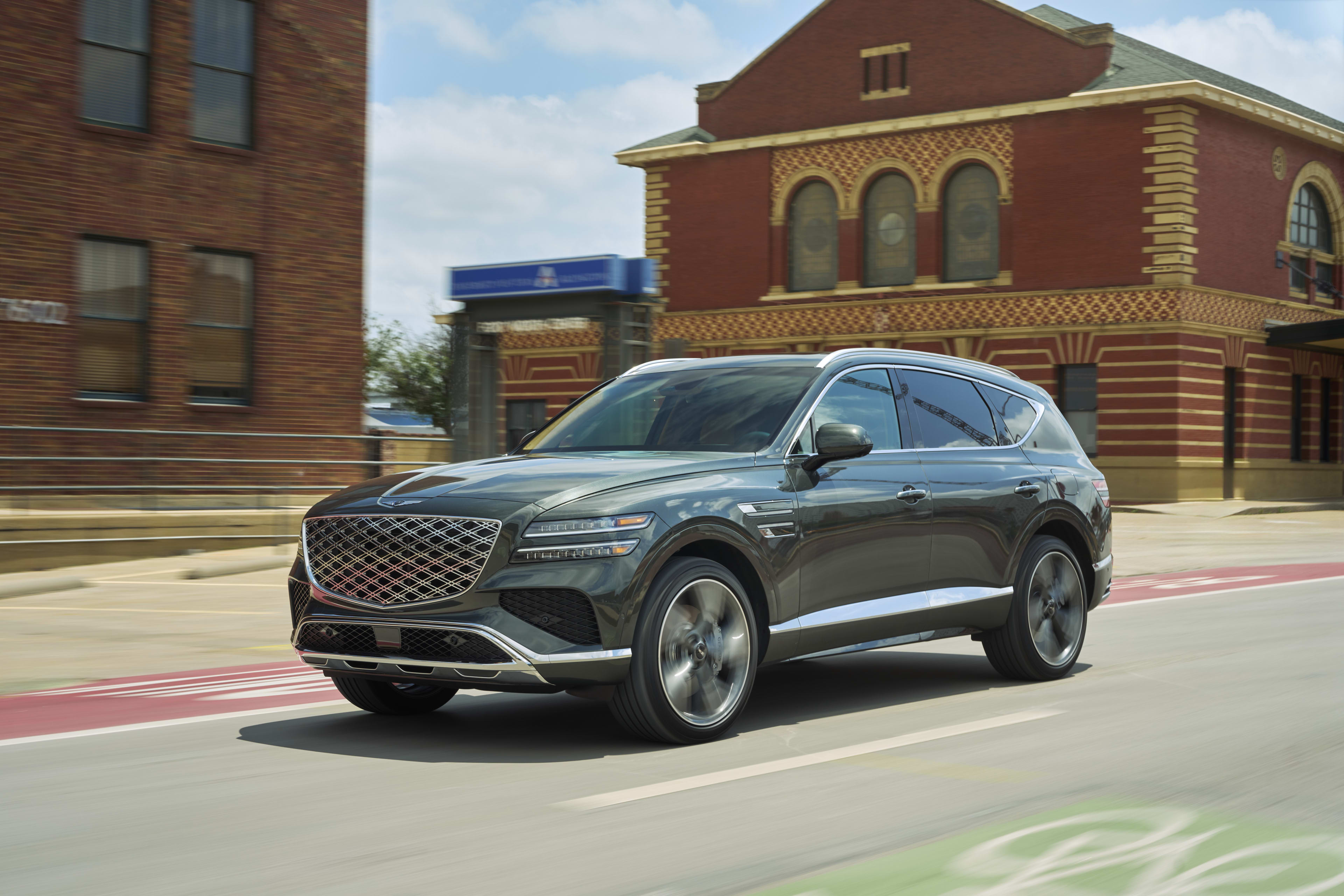 Is the 2025 Genesis GV80 Worth the Extra $7k over the 2025 Acura MDX? - Autoblog