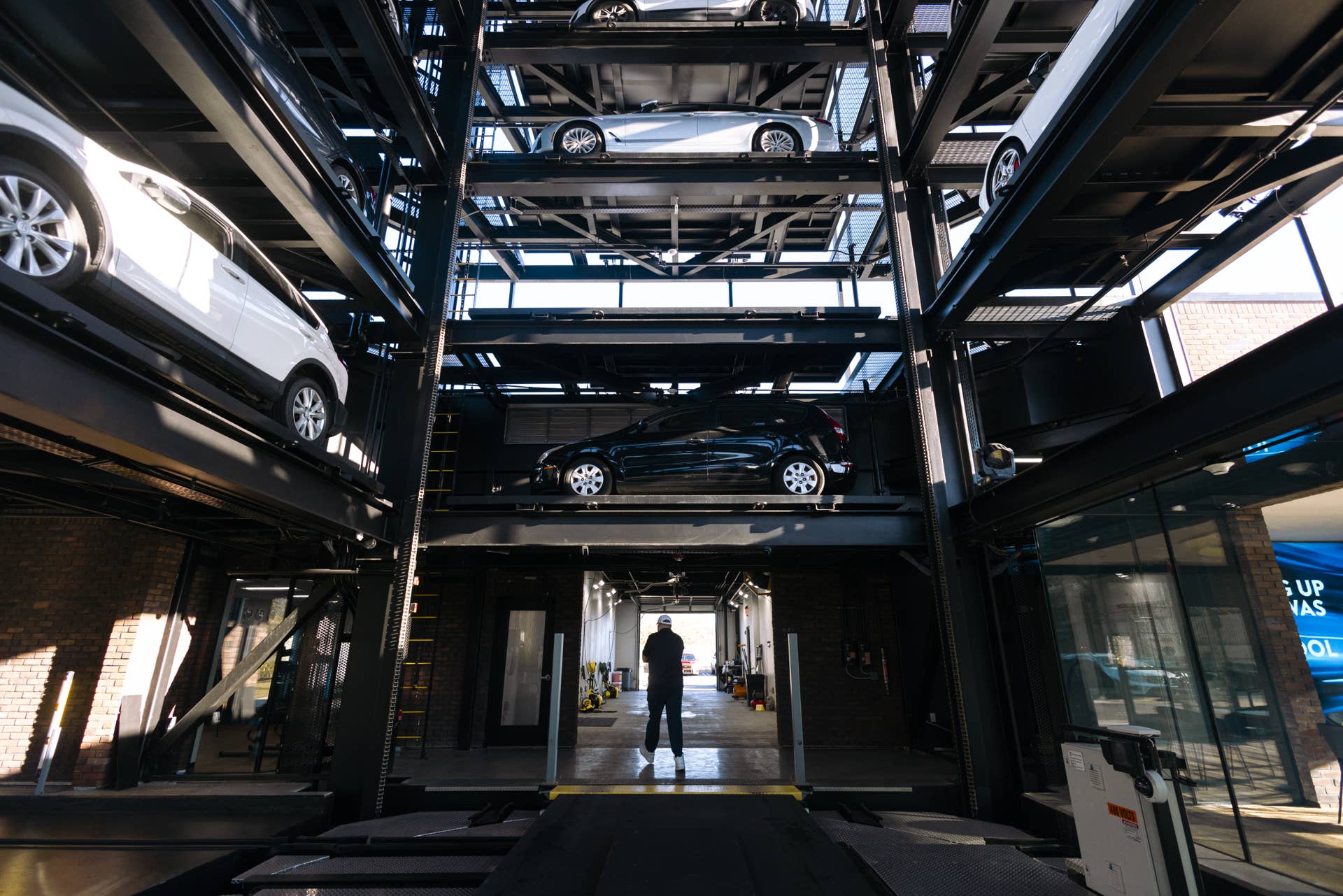 Carvana under fire: Research report claims turnaround is a "mirage ...