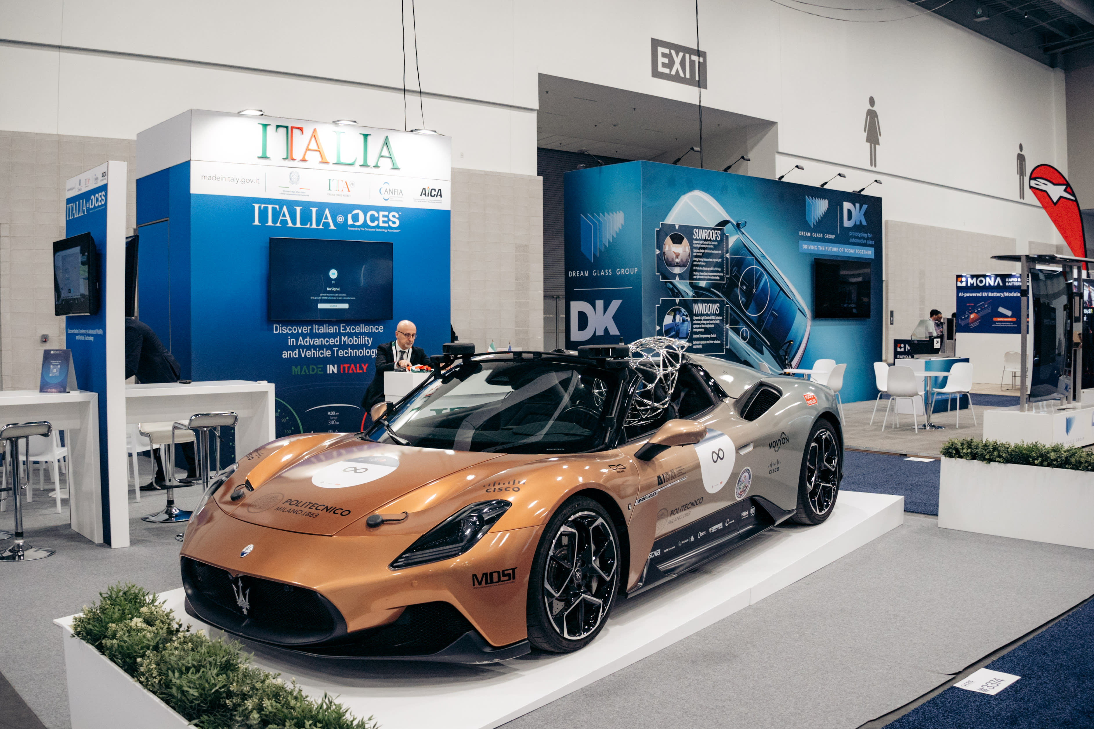 CES 2025: Take a look at BMW's new Panoramic iDrive display for the ...