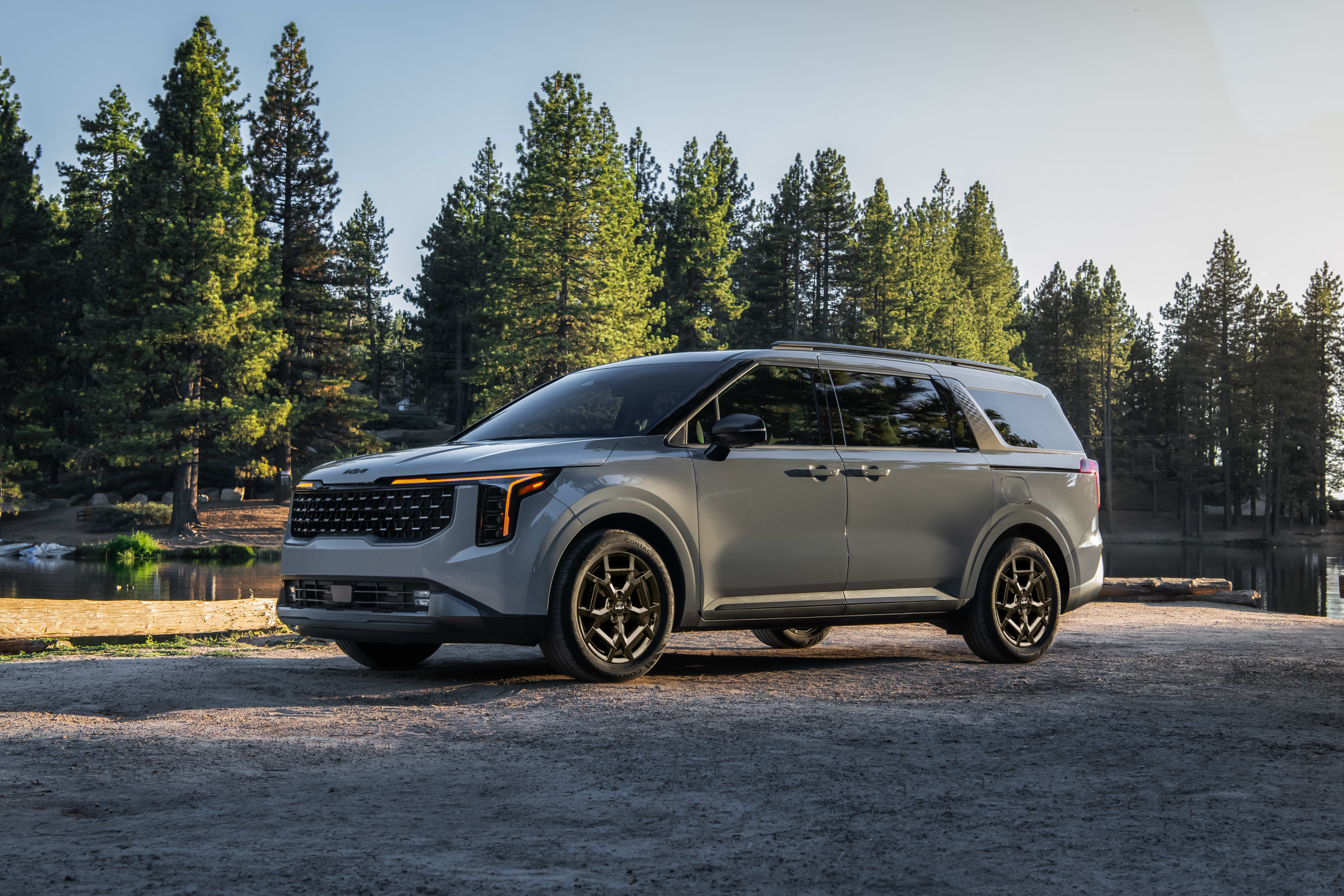 2026 Kia Carnival Hybrid vs. 2025 Toyota Sienna: Which One Is Right For You? - Autoblog