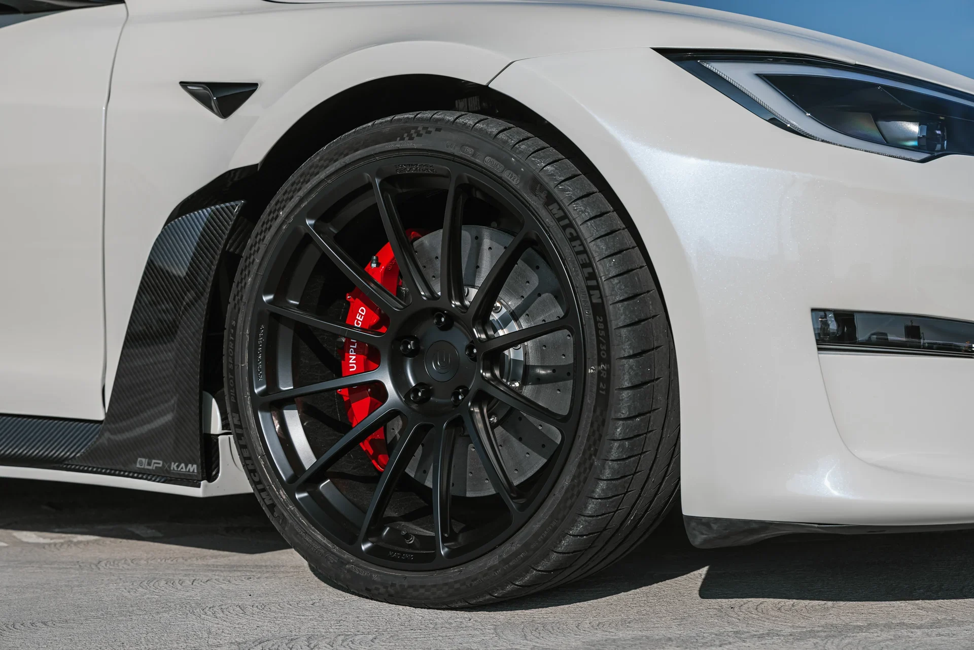 Joe Rogan’s new Tesla Model S Plaid pushes customization to the extreme ...