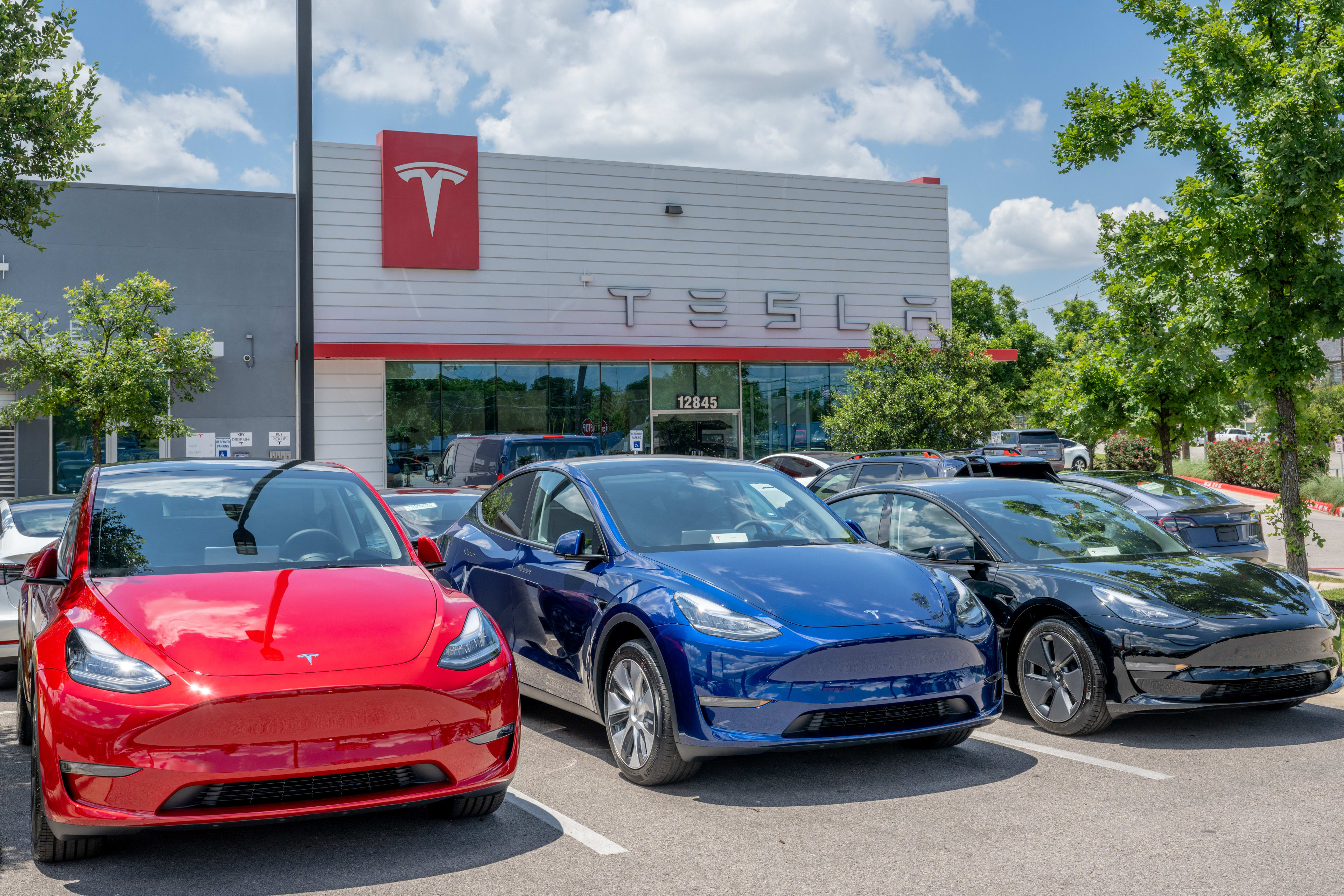 Tesla's sales are falling. Elon Musk doesn't seem to care - Autoblog