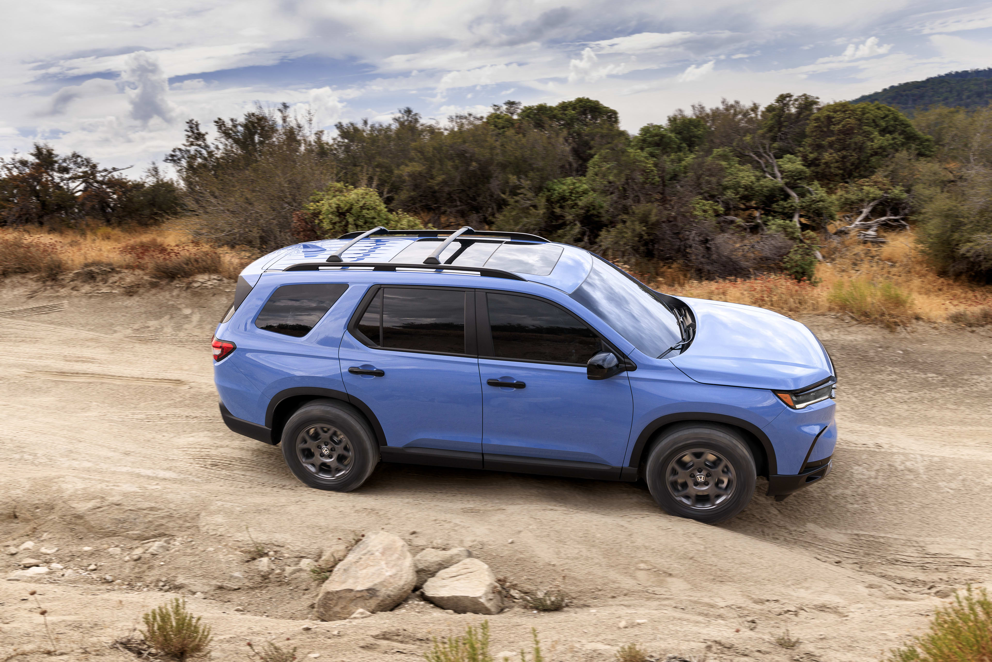 2025 Honda Pilot TrailSport vs Honda Passport TrailSport - Siblings ...