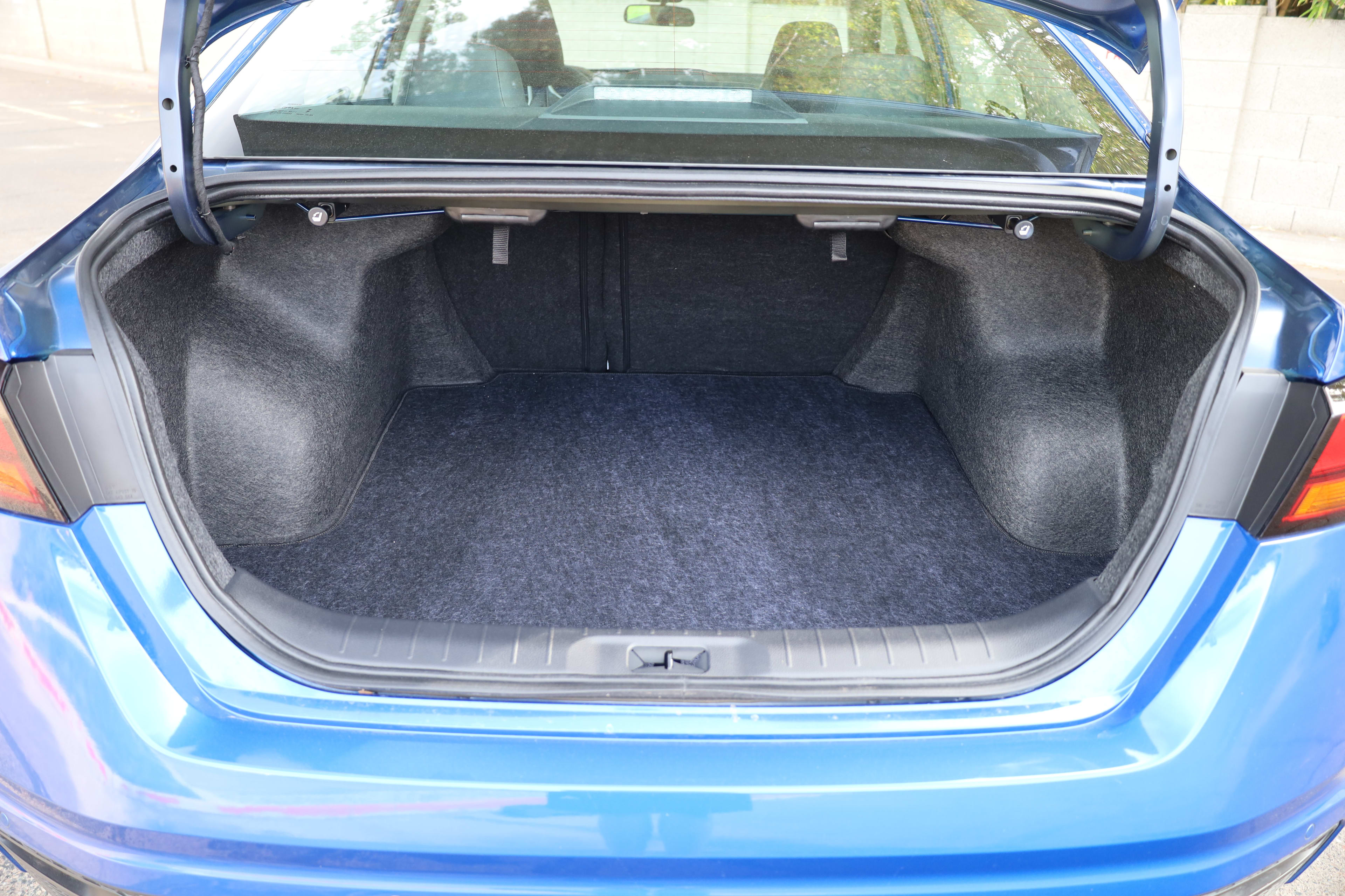 2025 Nissan Altima luggage test: average, or something more? - Autoblog