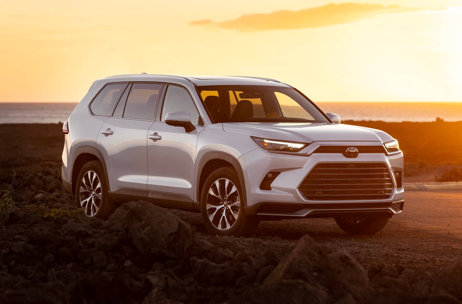 Ditch the Minivan: These SUVs Seat 8 People - Autoblog