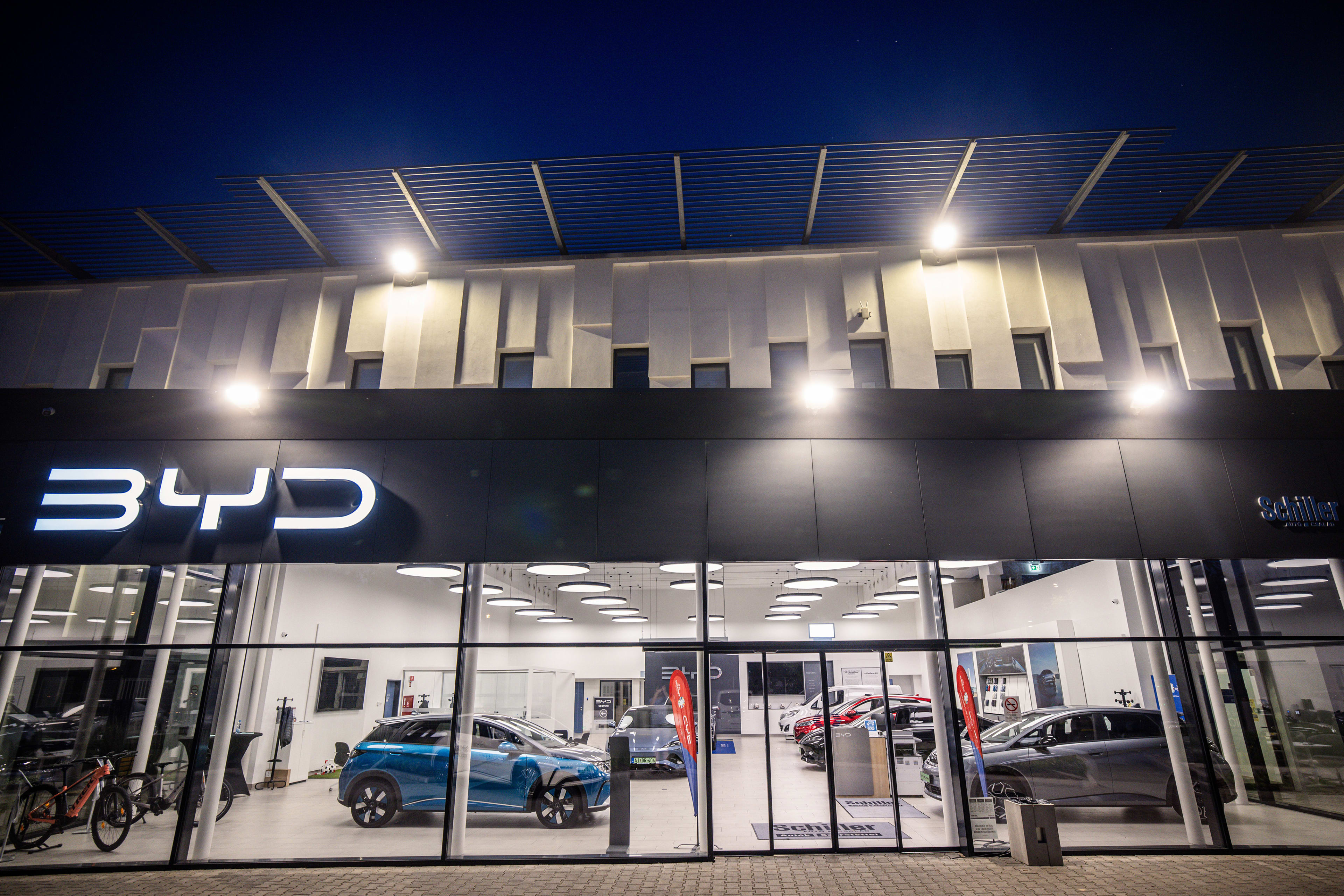 The Iconic Cherokee is Back: See the First Look at the 2026 Hybrid SUV - Autoblog