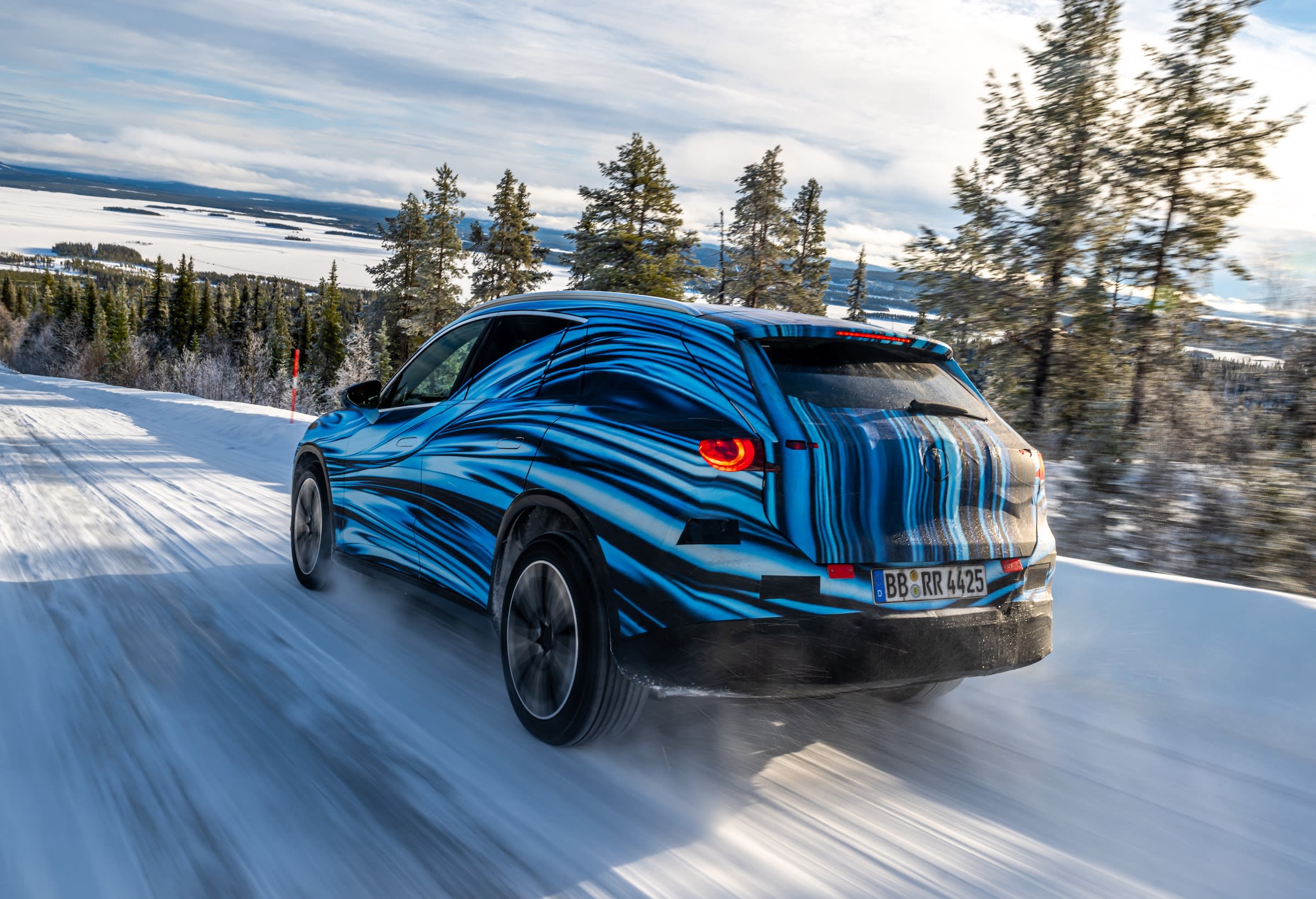 Mercedes-Benz electrifies its worldwide bestseller - Autoblog