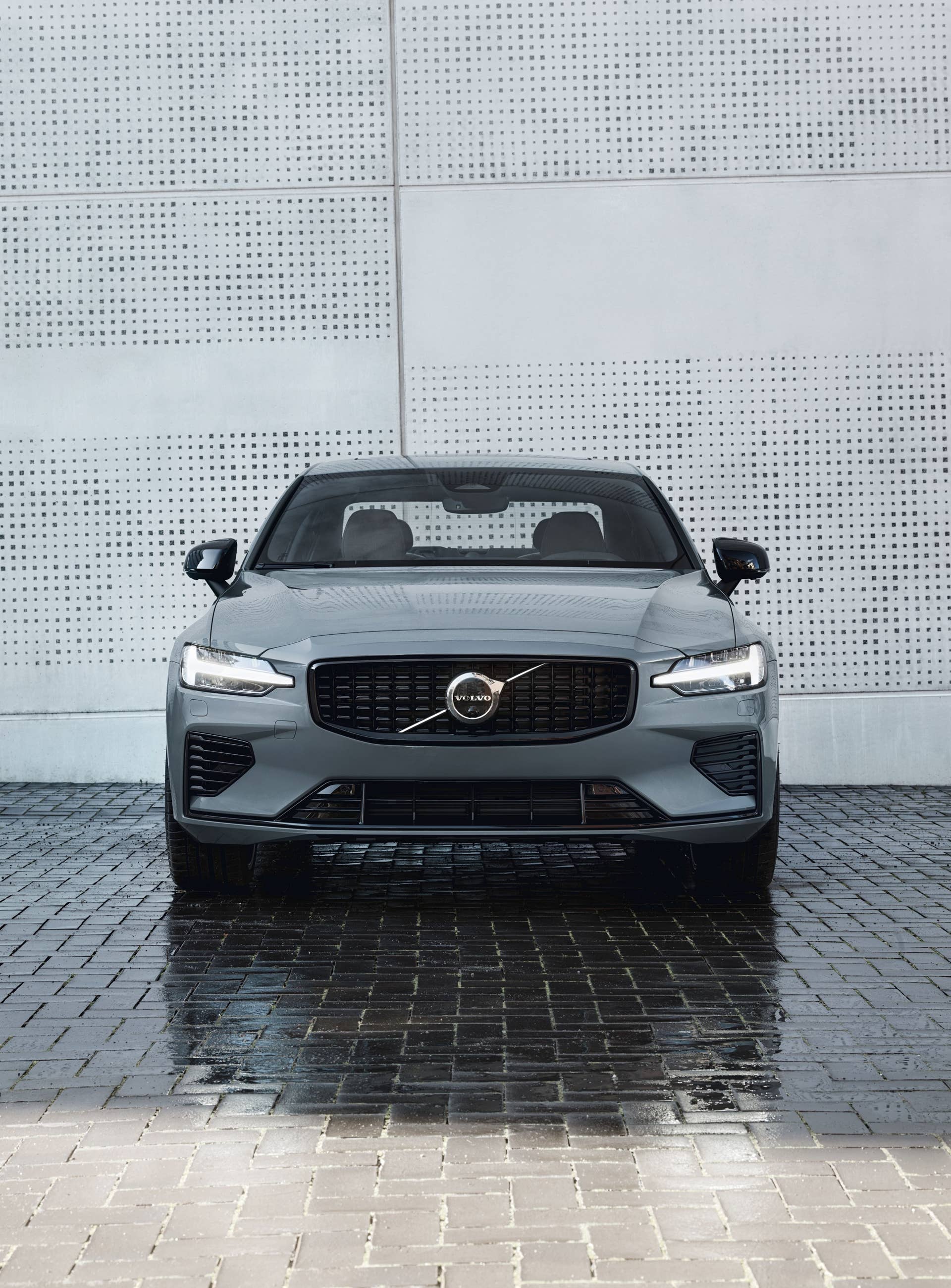 Experts Reveal 4 Pros & 2 Cons of the 2025 Volvo S60 - Autoblog
