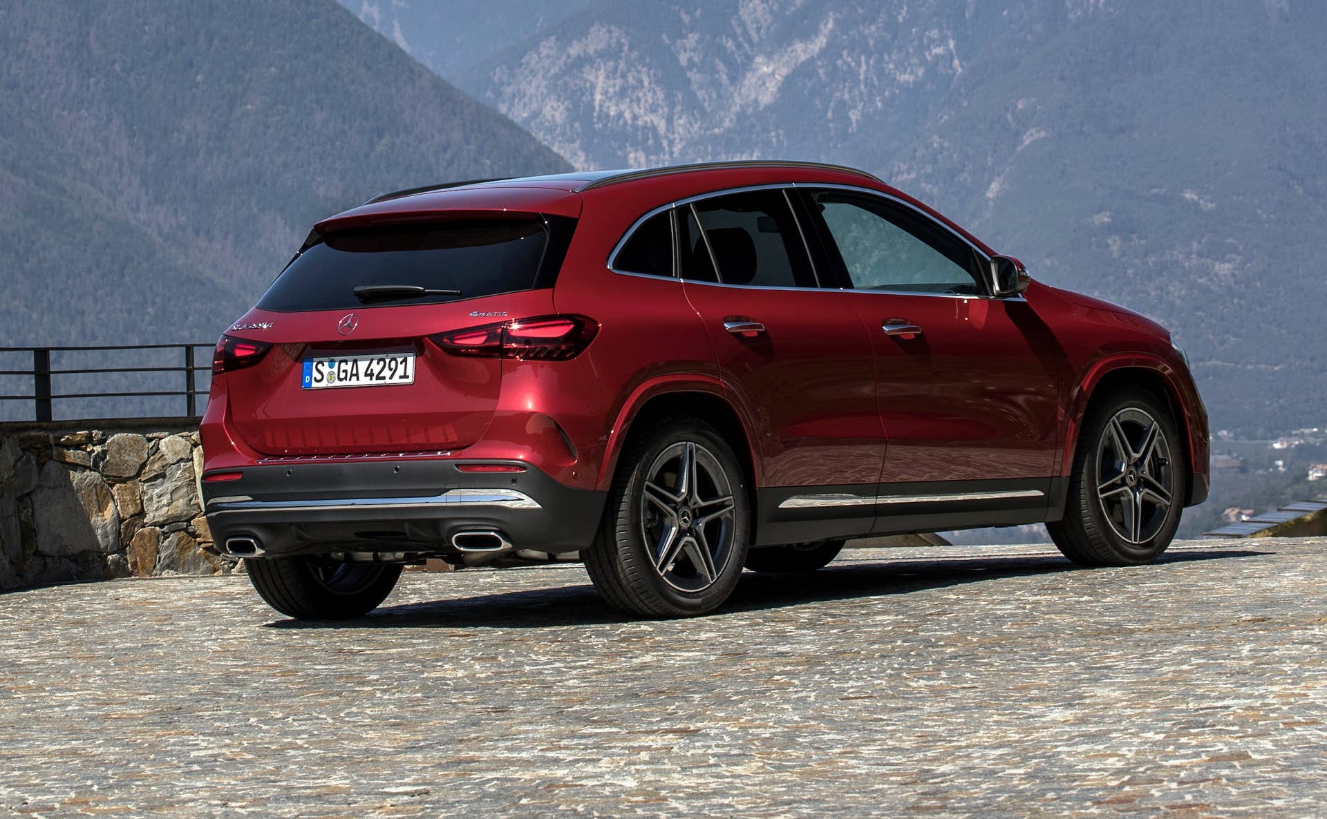 Shopping for a Mercedes-Benz GLA? Here’s What Experts Say You Should ...