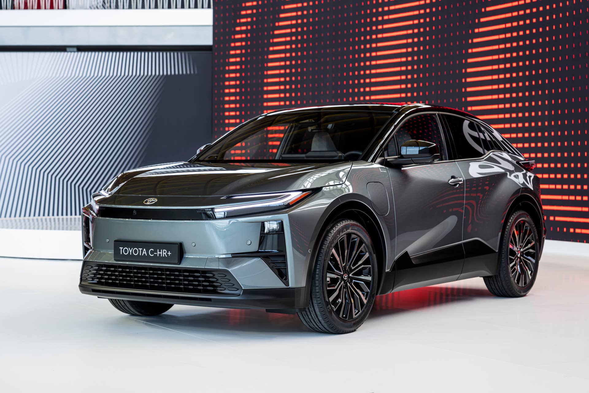 BYD Unveils Battery System that Charges EVs in Five Minutes - Autoblog