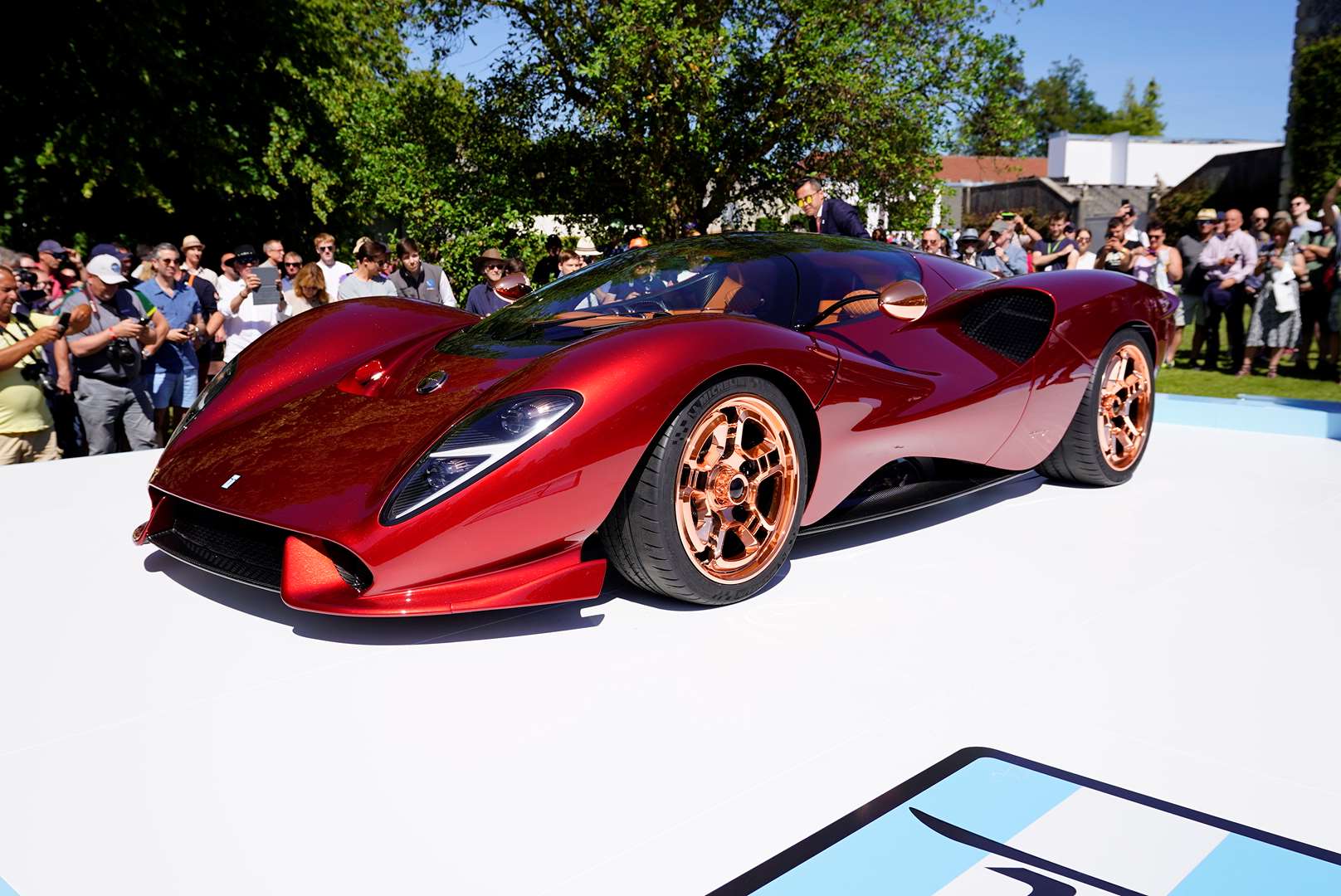 Get a Glimpse of the Ultra-Rare De Tomaso P72 Hypercar - Autoblog