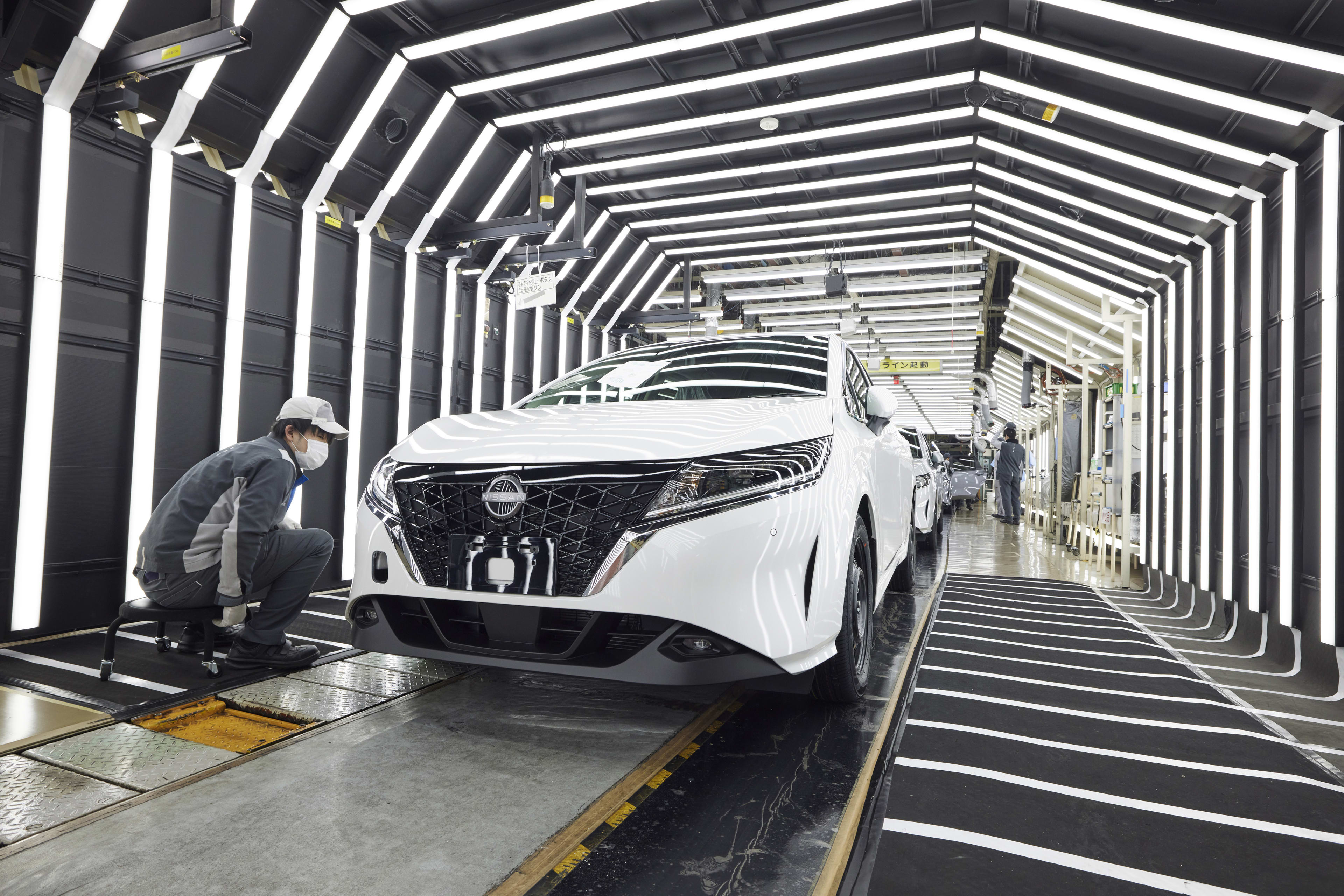 Hot Take: The 2025 Land Rover Defender V8 Feels More Like a True ...