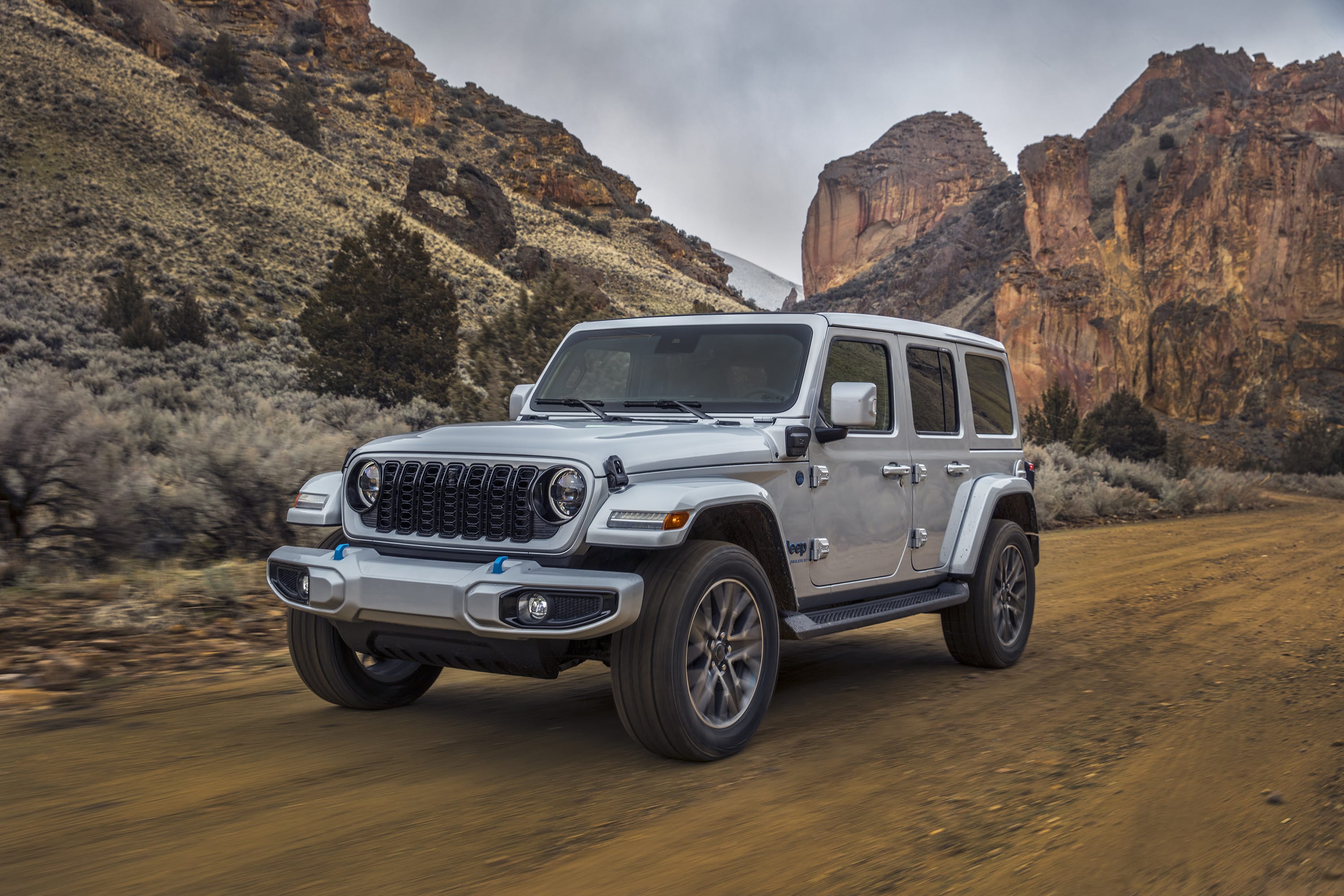 Jeep Warns Hybrid SUV Owners Not to Charge After New Fire Recall - Autoblog