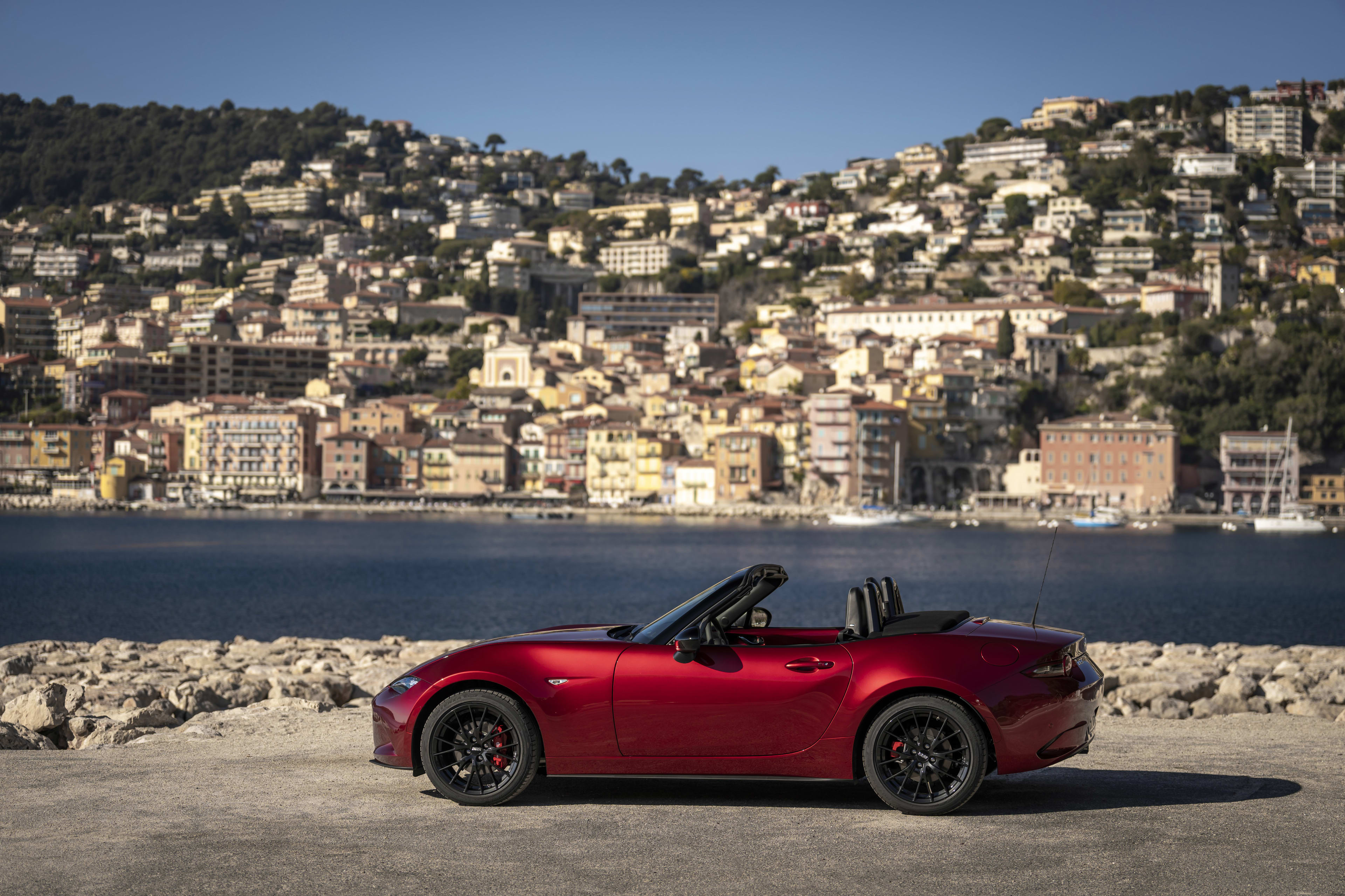 I Drove the 2025 Mazda MX-5 Miata, Here Is How It Compares to the Honda ...