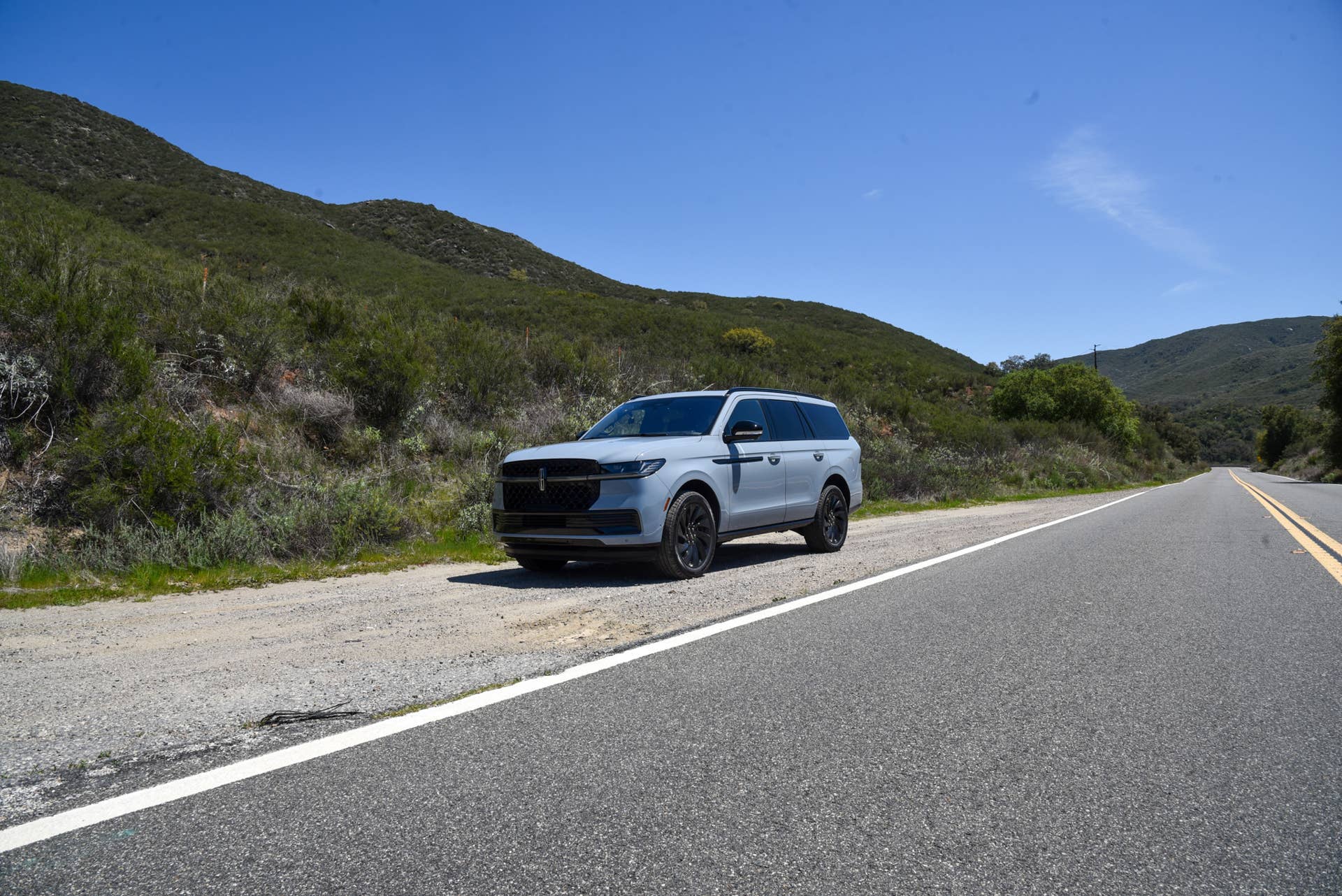 2025 Lincoln Navigator Review: A Six-Figure Spa Retreat on Wheels ...