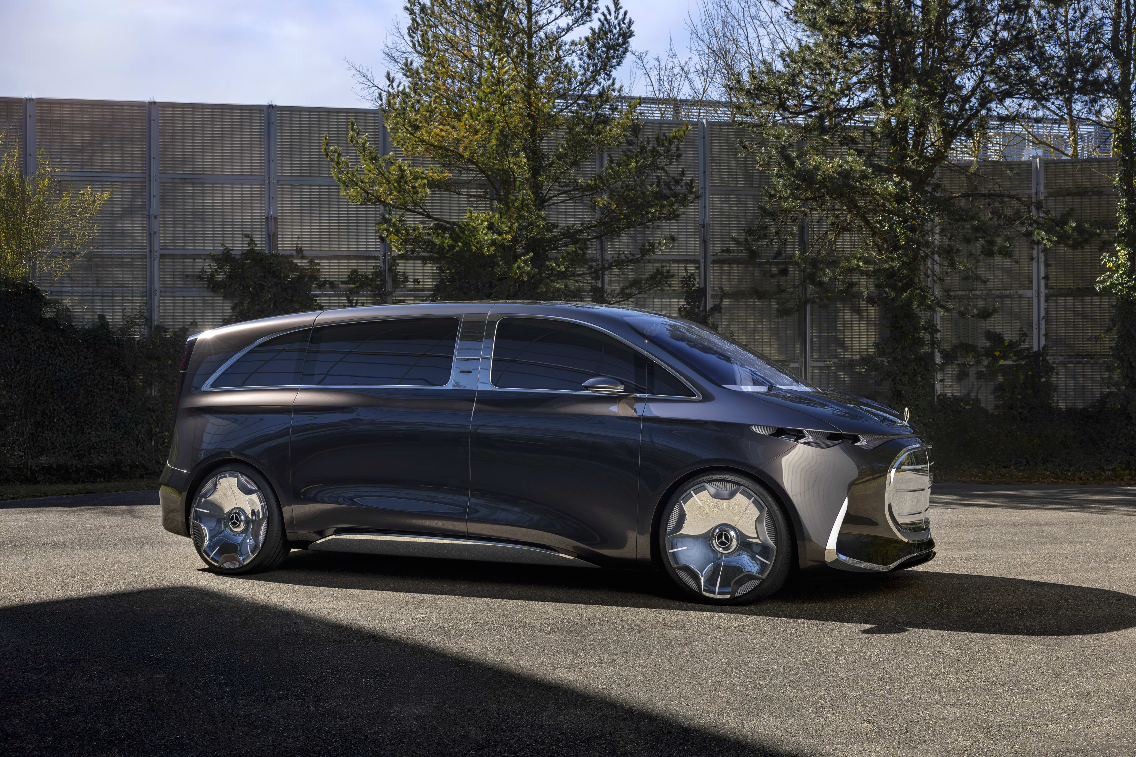 Mercedes-Benz's Vision V Concept Car is a Luxurious, Futuristic ...