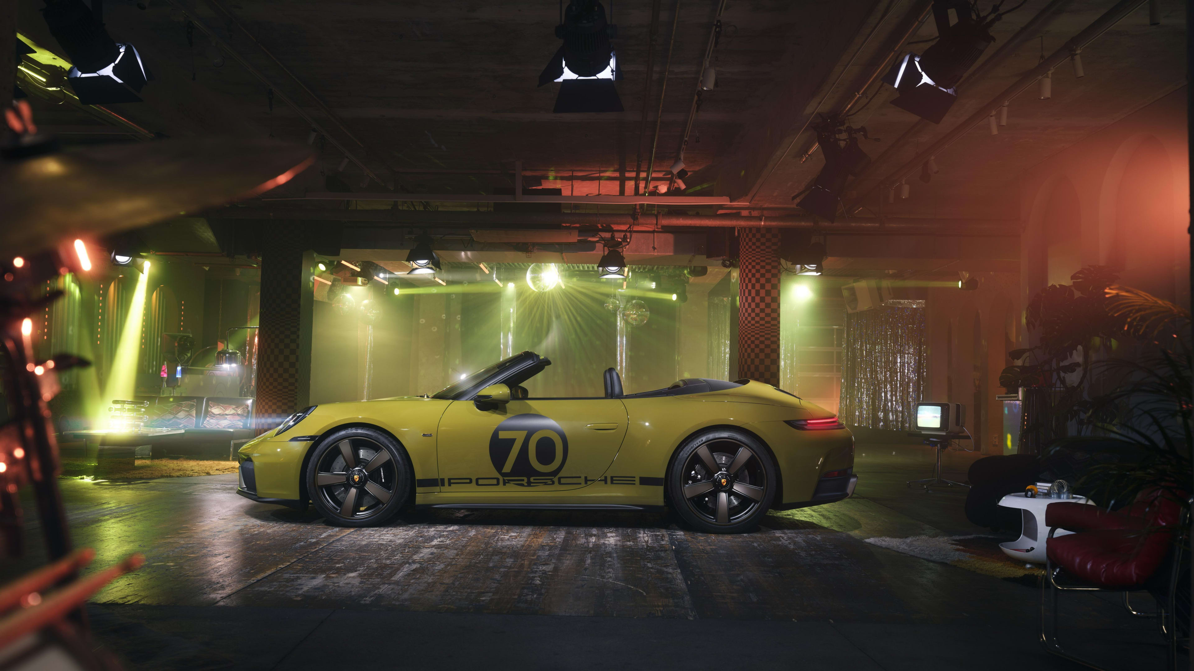 Porsche Re-Introduces Its Funky ‘Pasha’ Interior for the 2026 911 ...