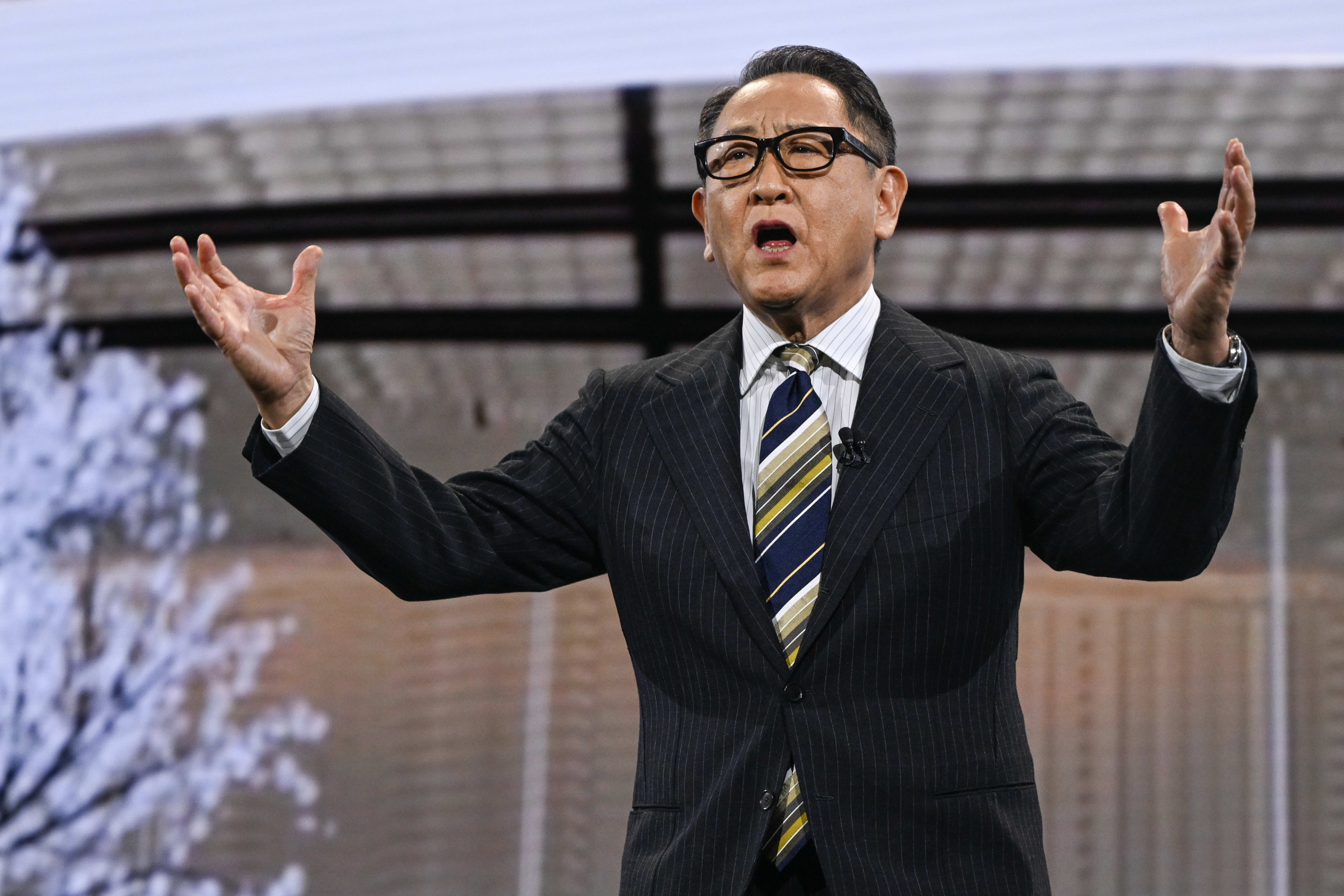 Toyota Chairman Considers Selling US-Made Cars in Japan - Autoblog