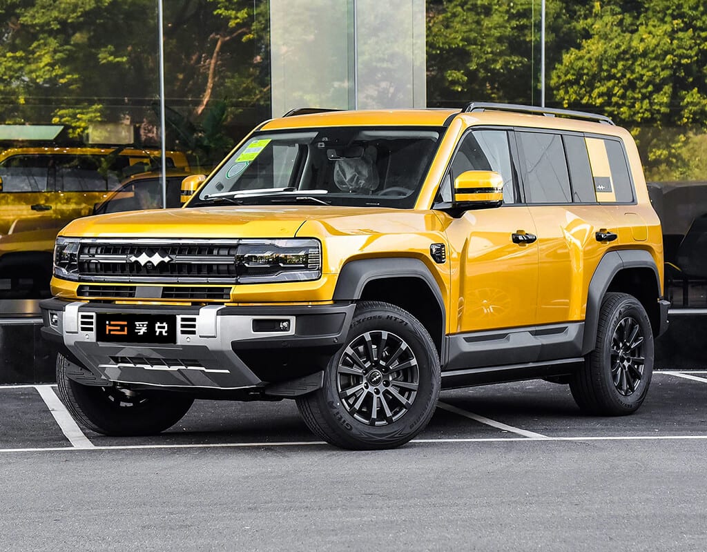 Toyota Land Cruiser Hybrid vs BYD Fang Cheng Bao Leopard 5 PHEV - Japan ...