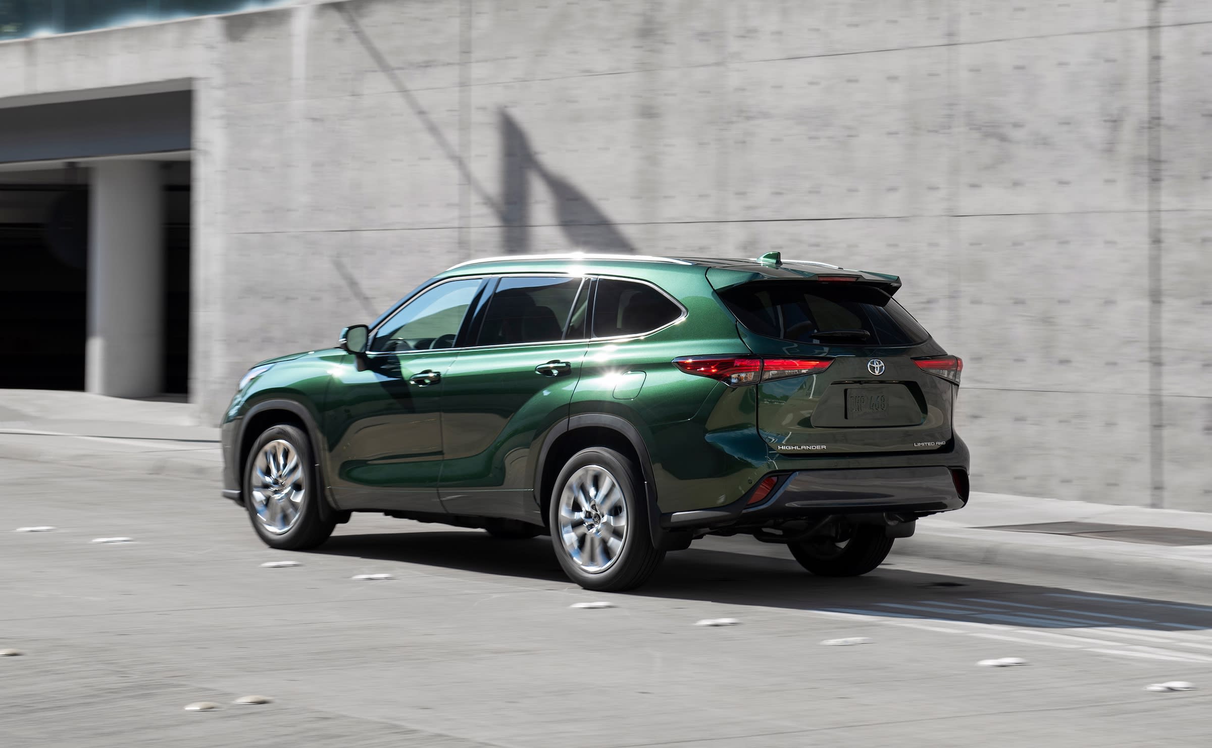 2025 Toyota Highlander vs. 2025 Honda Pilot: 3 Key Differences - Autoblog