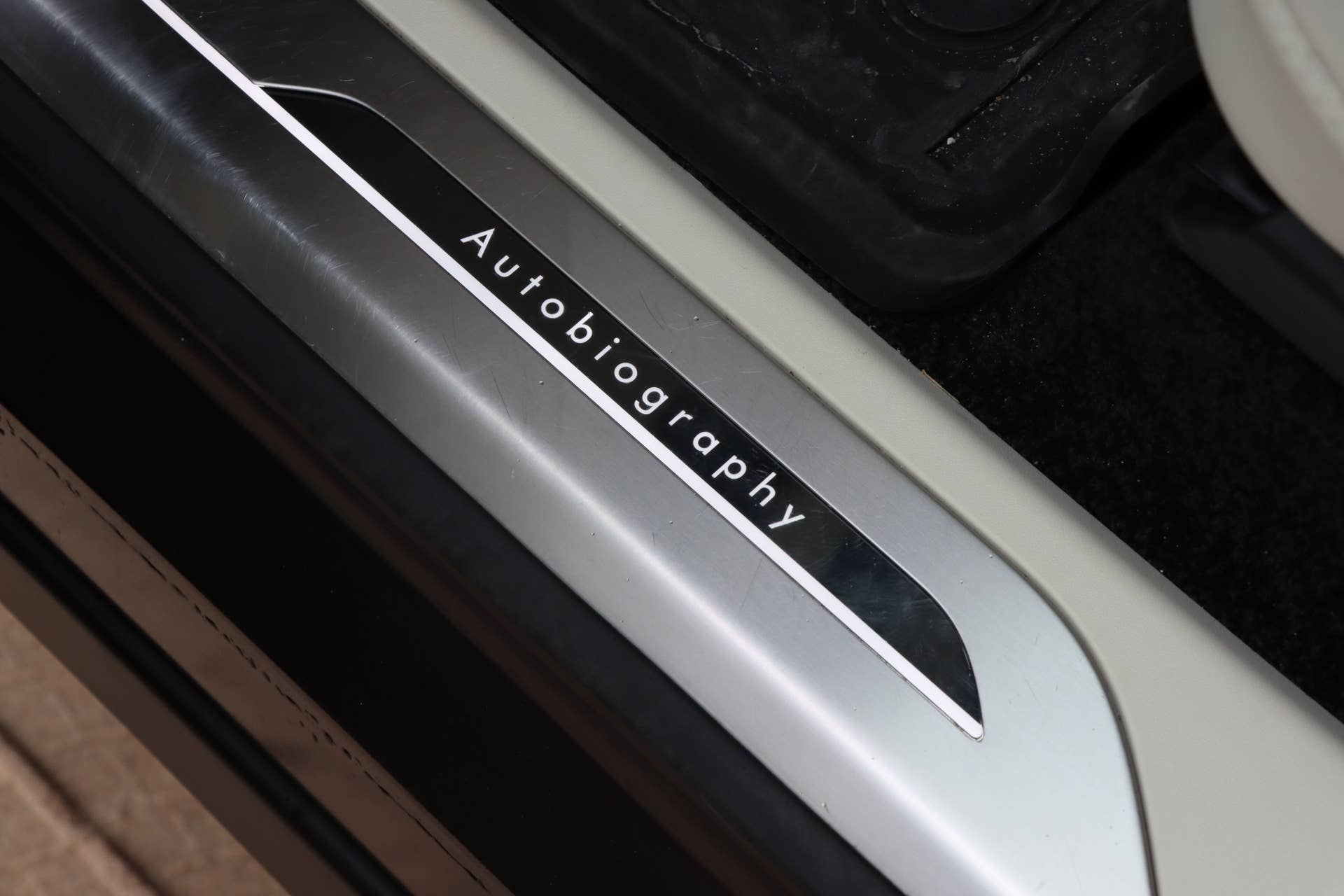 I Test Drove the 2025 Range Rover EWB Autobiography: Here’s the Real ...