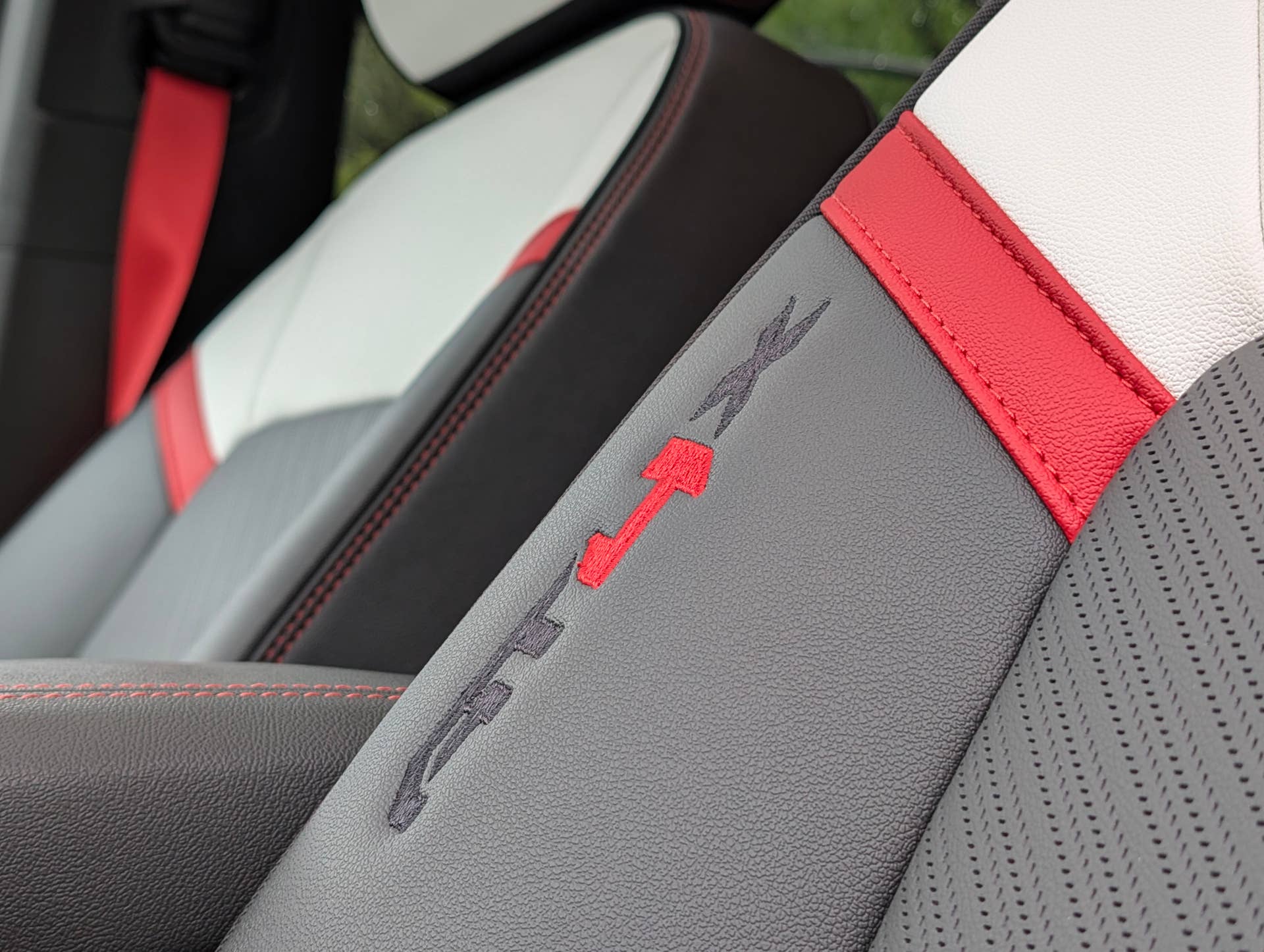 I Drove the 2025 GMC Canyon AT4X AEV: Here's My Brutally Honest Review ...
