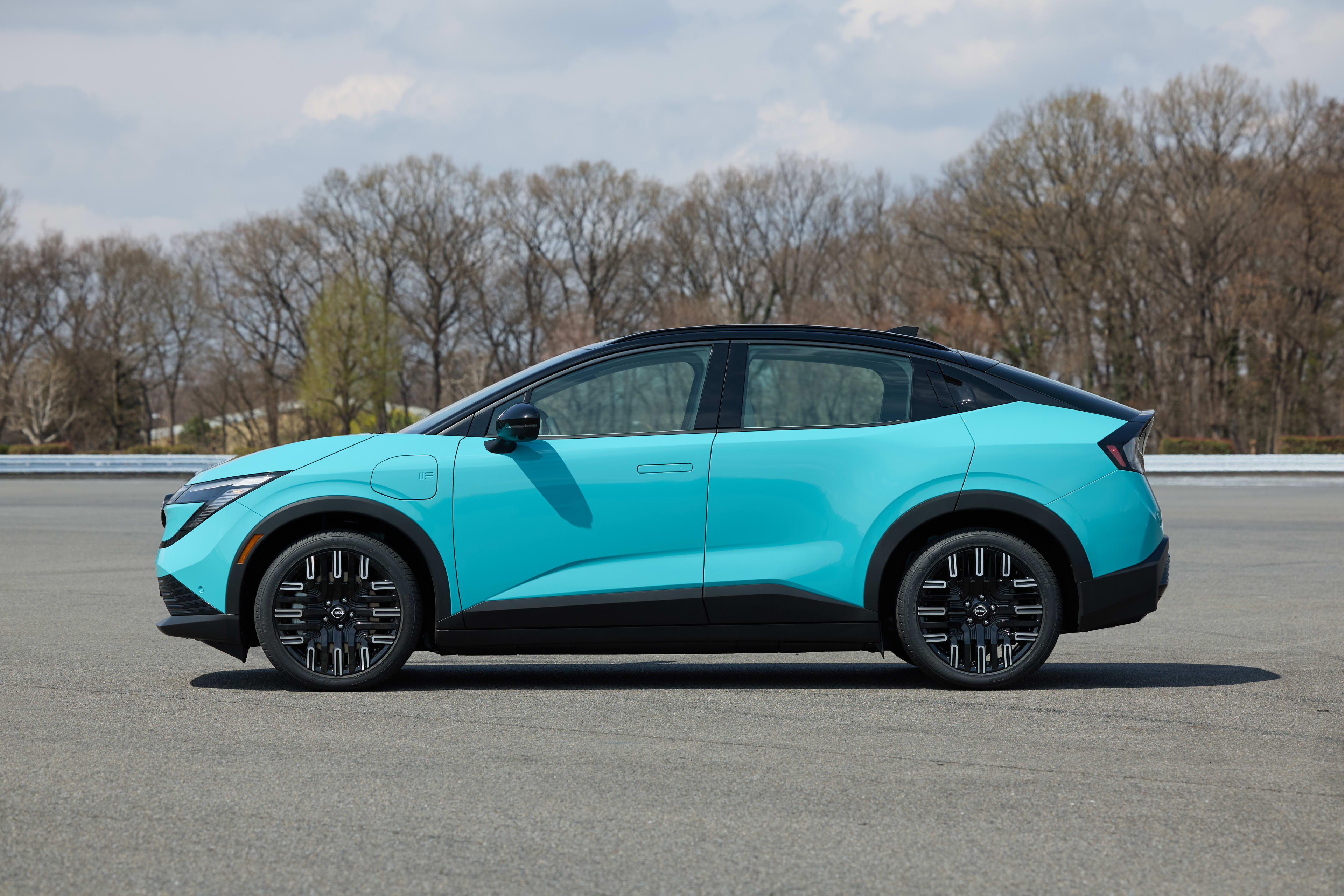 2025 Kia Niro EV vs. 2026 Nissan Leaf: Which Compact Economy EV is Best? - Autoblog