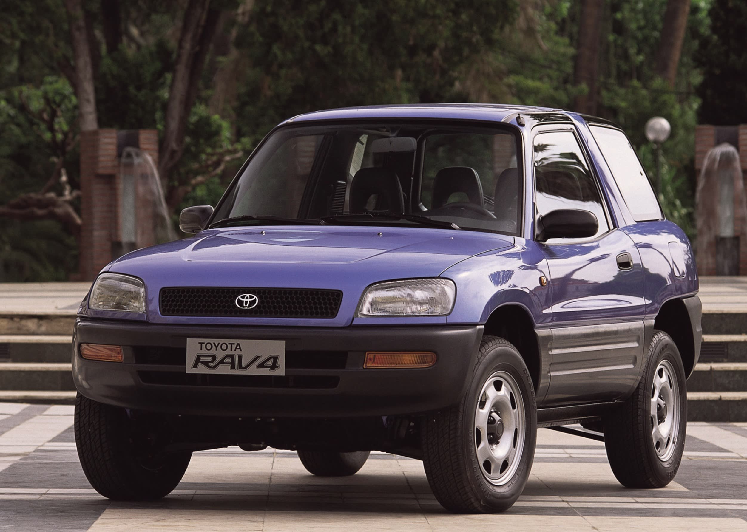 Toyota RAV4 Generations: Full Evolution From 1996 To 2025 - Autoblog