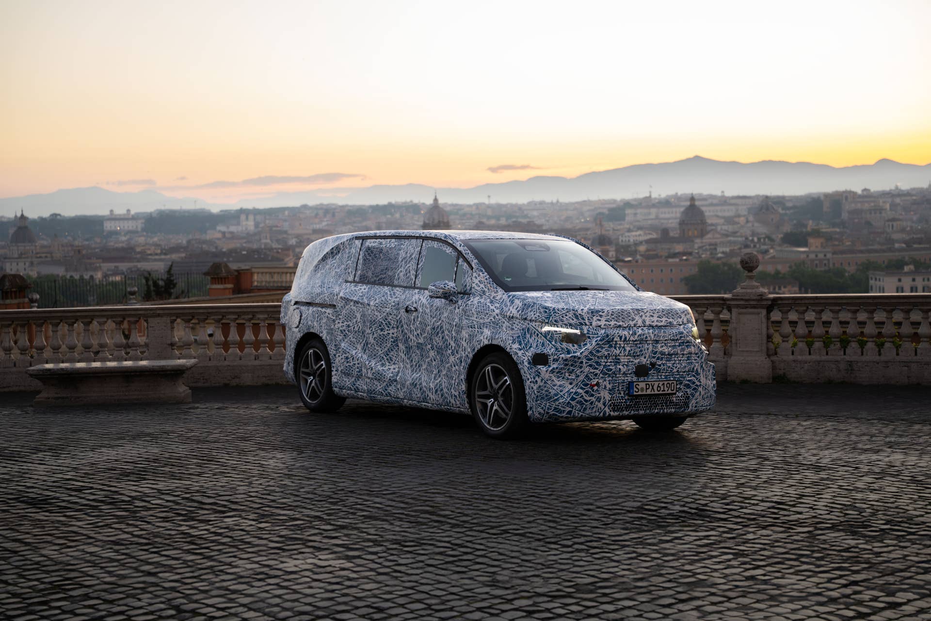 Mercedes Teases Upscale VLE Van For America - Autoblog