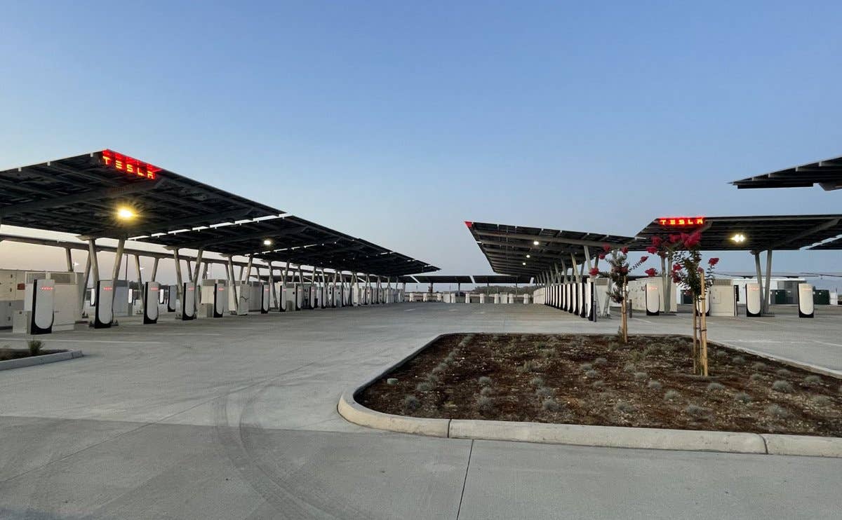 Tesla Opens Massive Off-Grid Supercharger Oasis in California - Autoblog