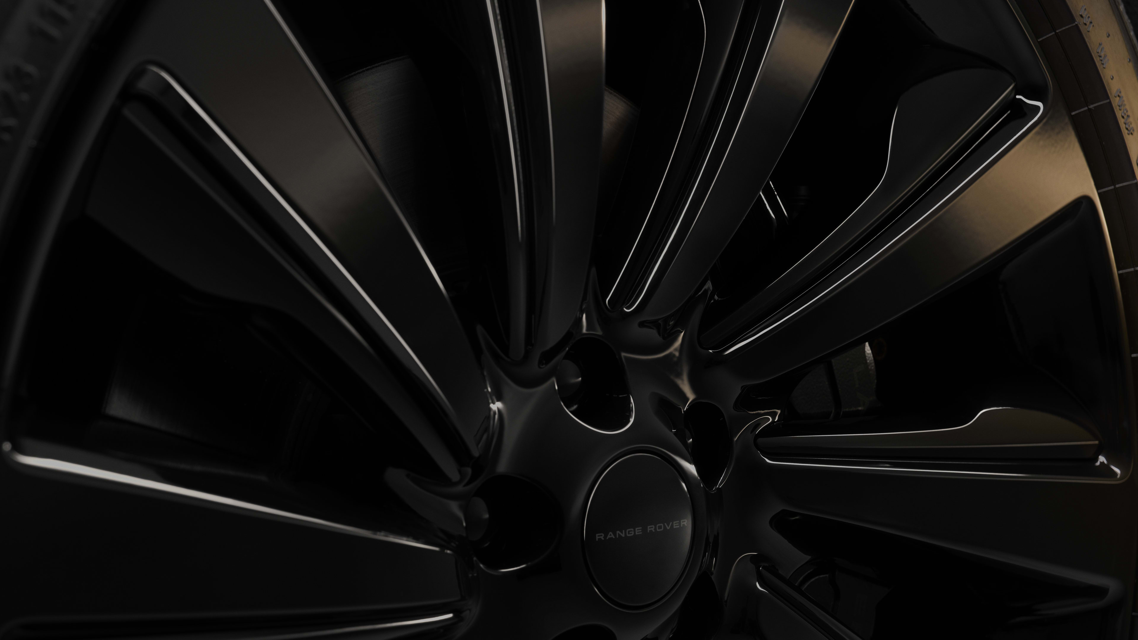 New Range Rover SV Black Is Land Rover’s Baddest Blacked-Out SUV Yet - Autoblog