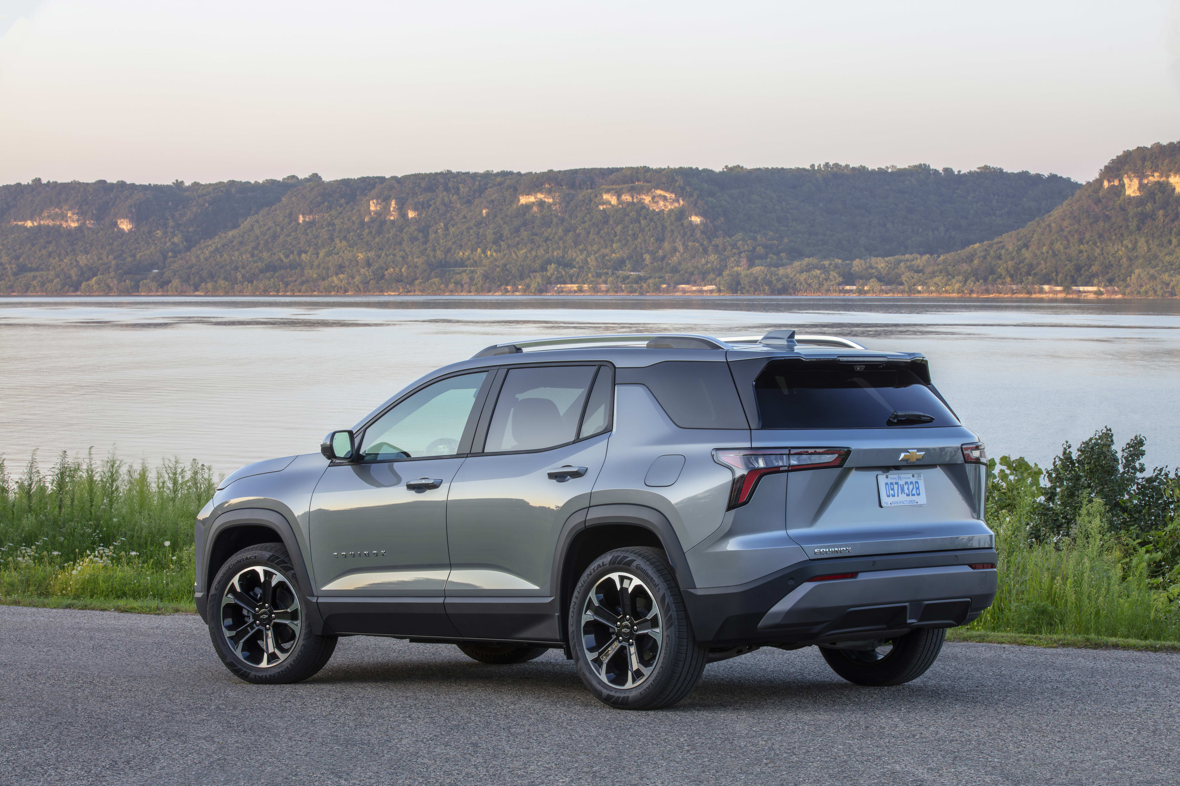 2025 Chevrolet Equinox vs Volkswagen Tiguan: New Generations Collide ...