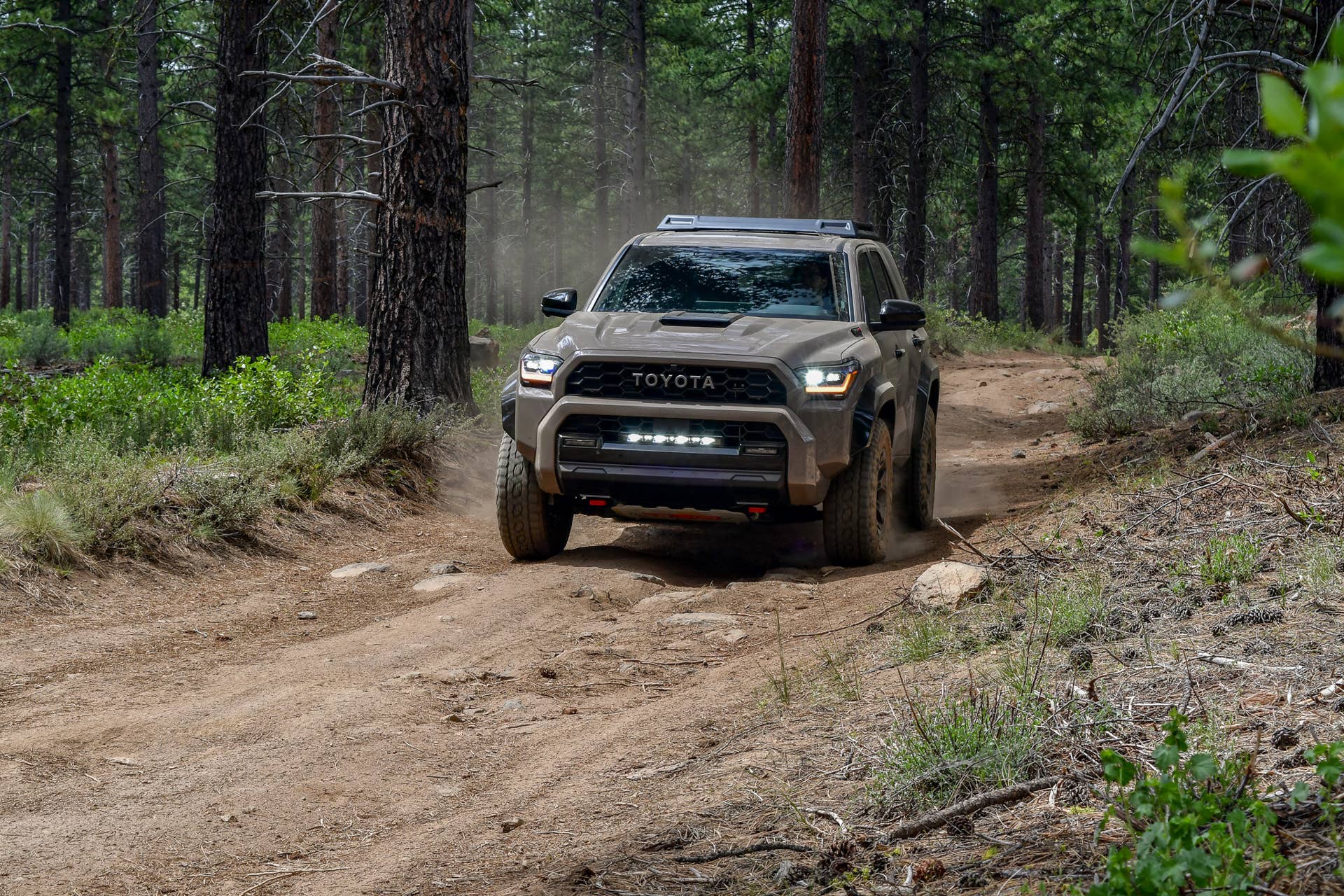I Drove the 2025 Toyota 4Runner TRD Pro vs. Jeep Wrangler Rubicon 4xe ...