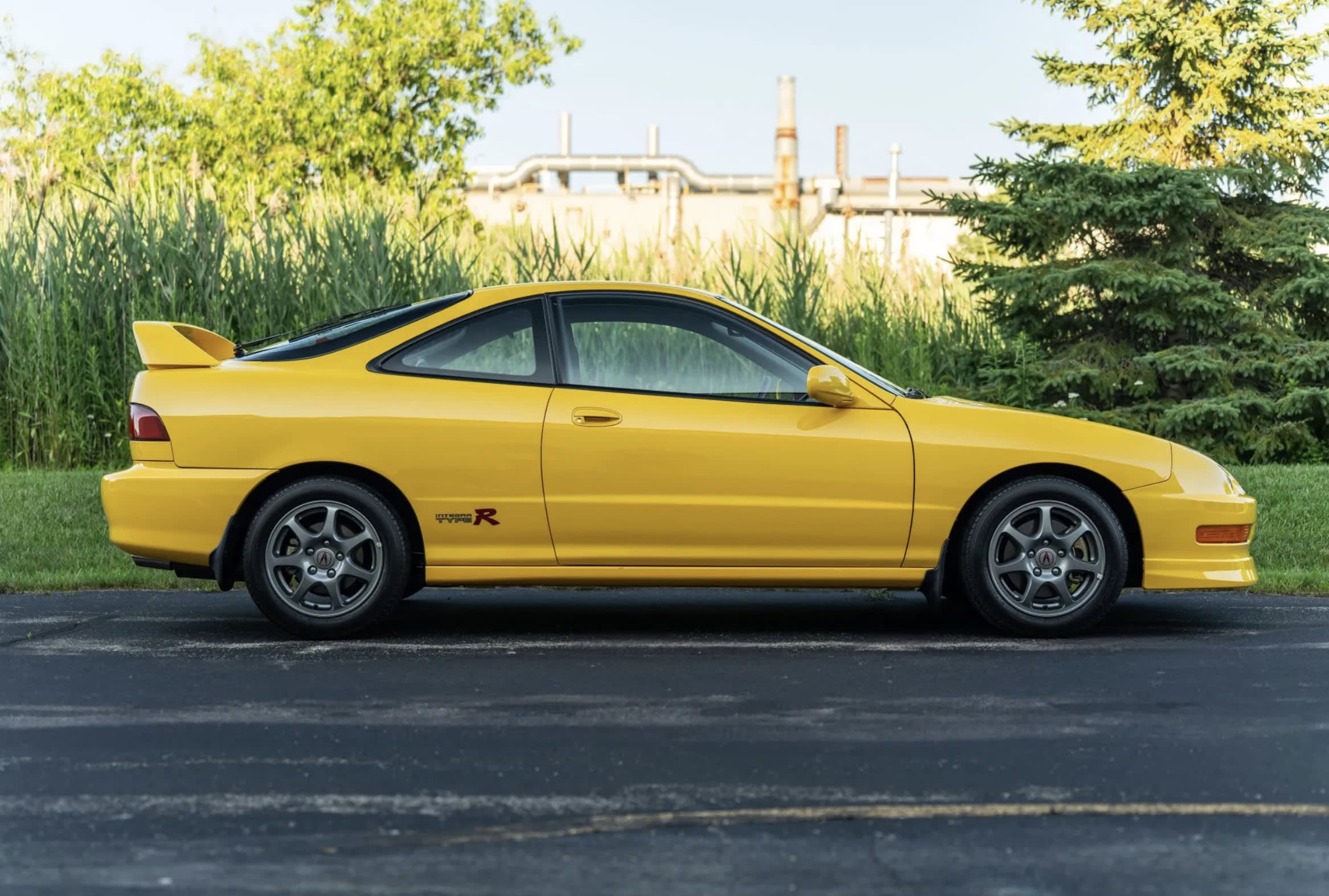 There's ONE Day Left To Buy This 5k-Mile 2001 Acura Integra Type R ...