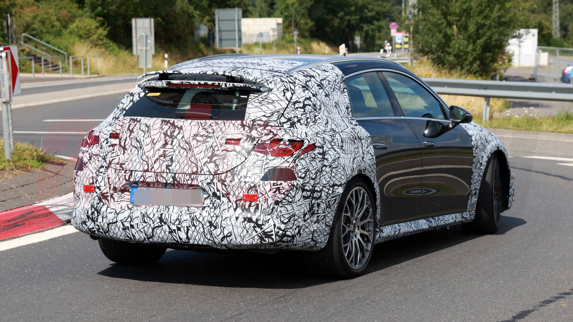 SPIED: Mercedes-AMG's 550-HP CLA Shooting Brake Will Torment Its Tires ...