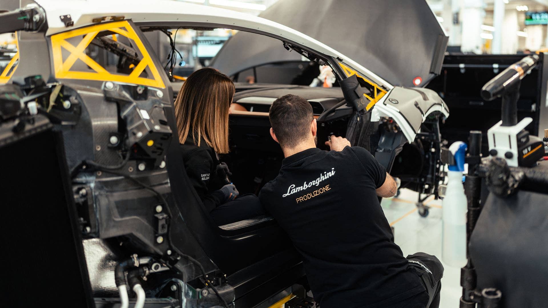 Lamborghini Achieves Major Sales Record With Hybrid-Only Lineup - Autoblog