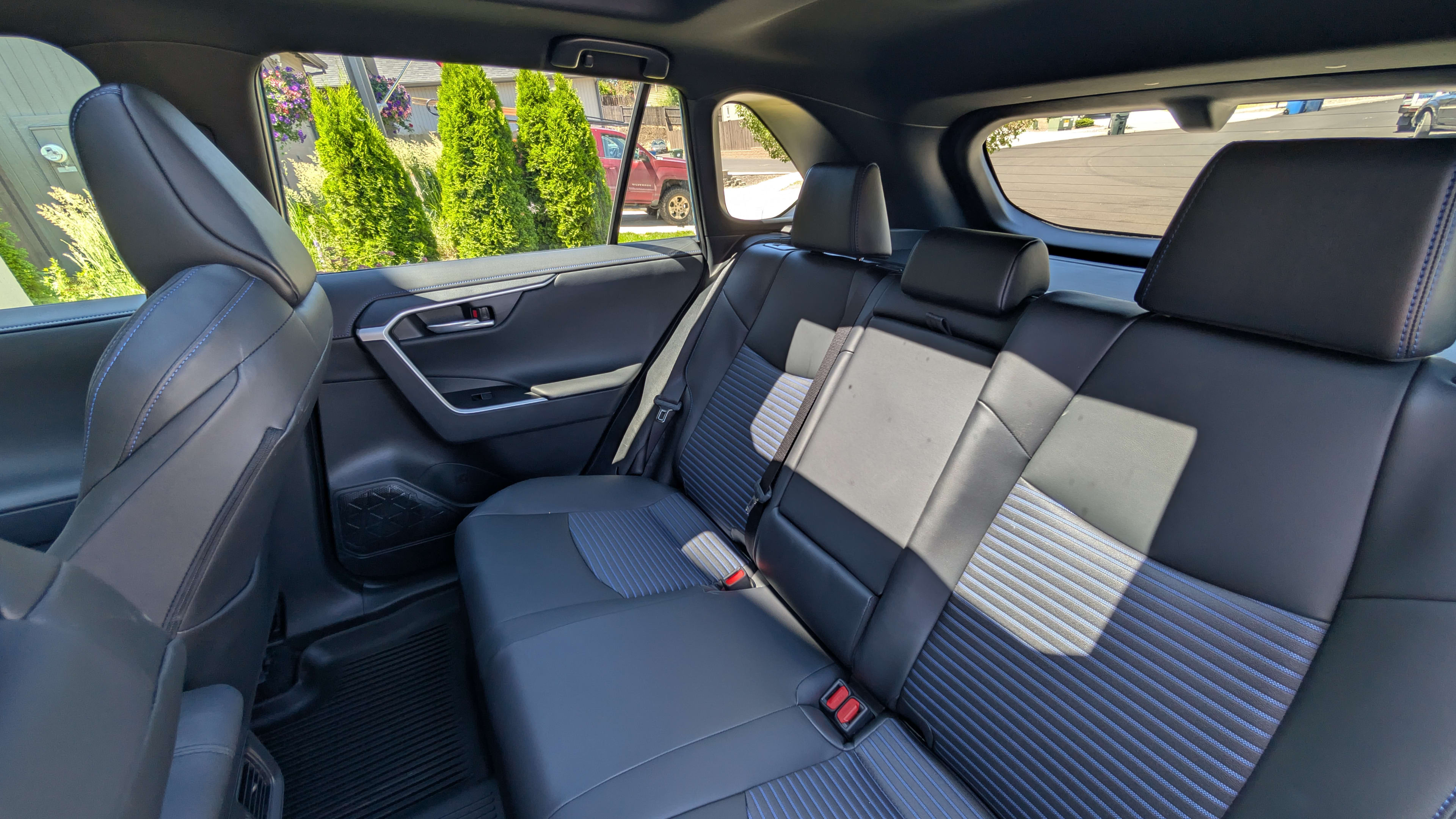 After Reviewing the 2025 Toyota RAV4 XSE AWD Hybrid, I Understand Why ...