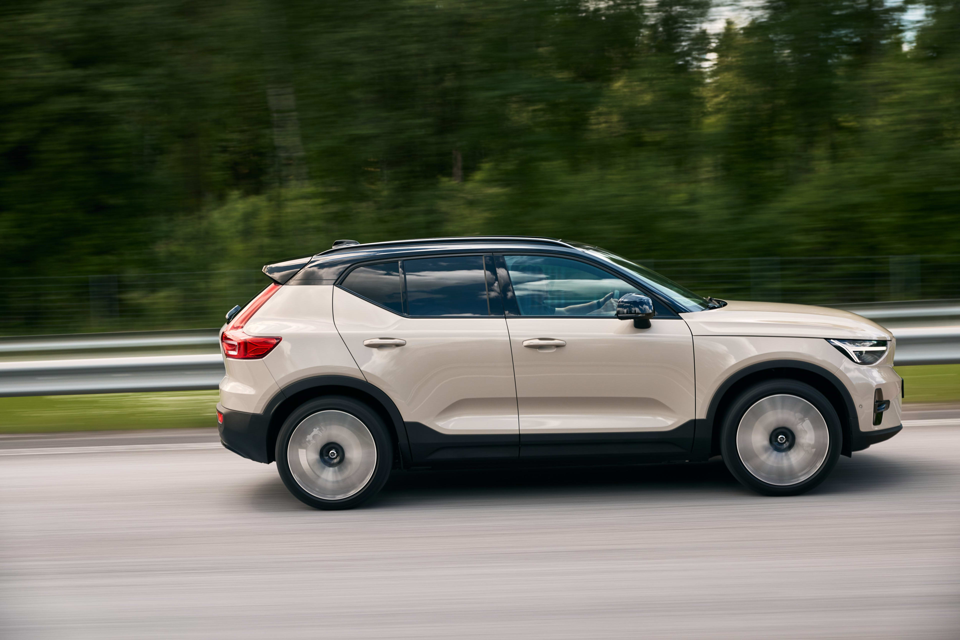 Volvo Offers Enticing EX40 Lease Deal For July - Autoblog