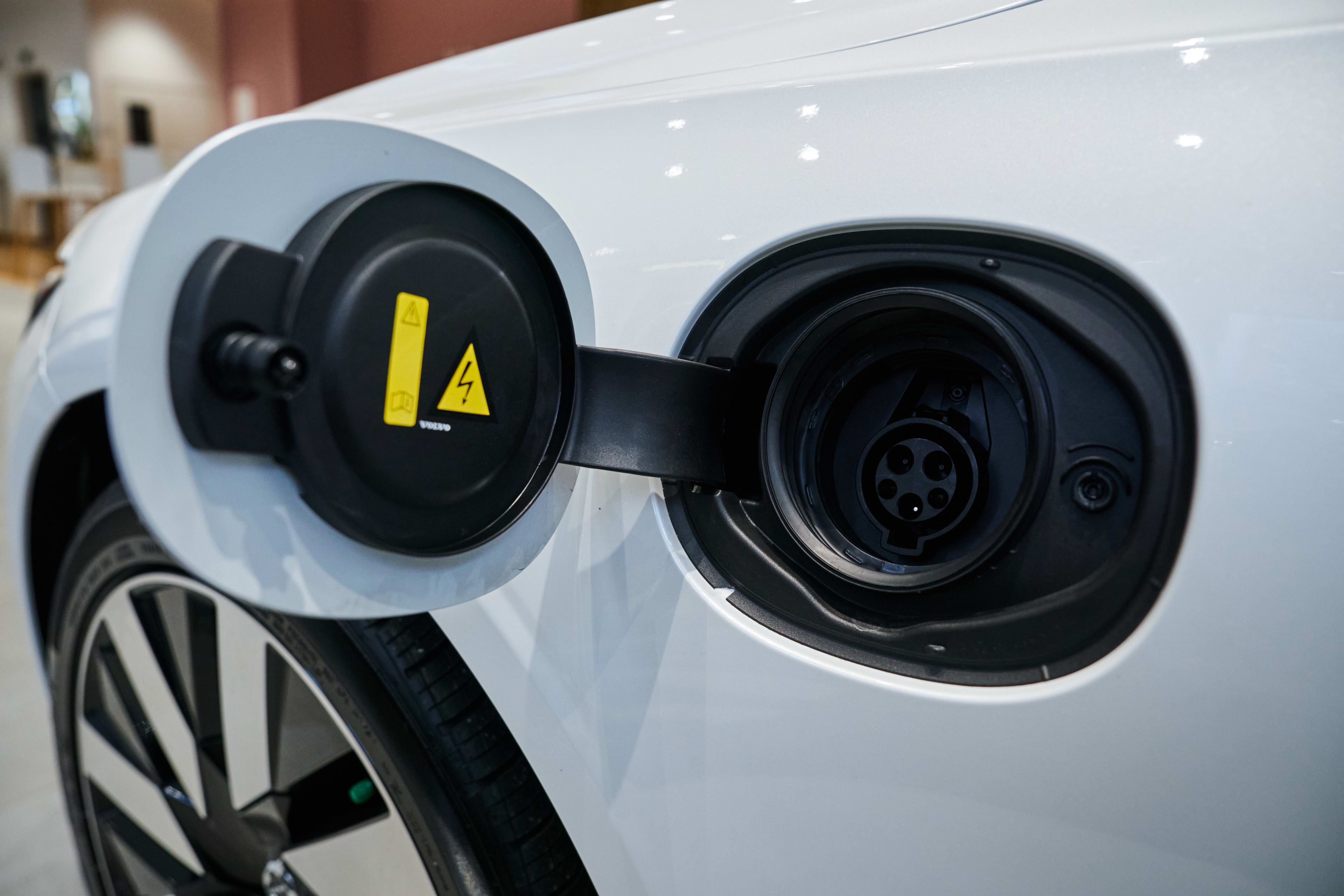 2 Reasons Why Hybrids Present More Complicated Fire Risks - Autoblog