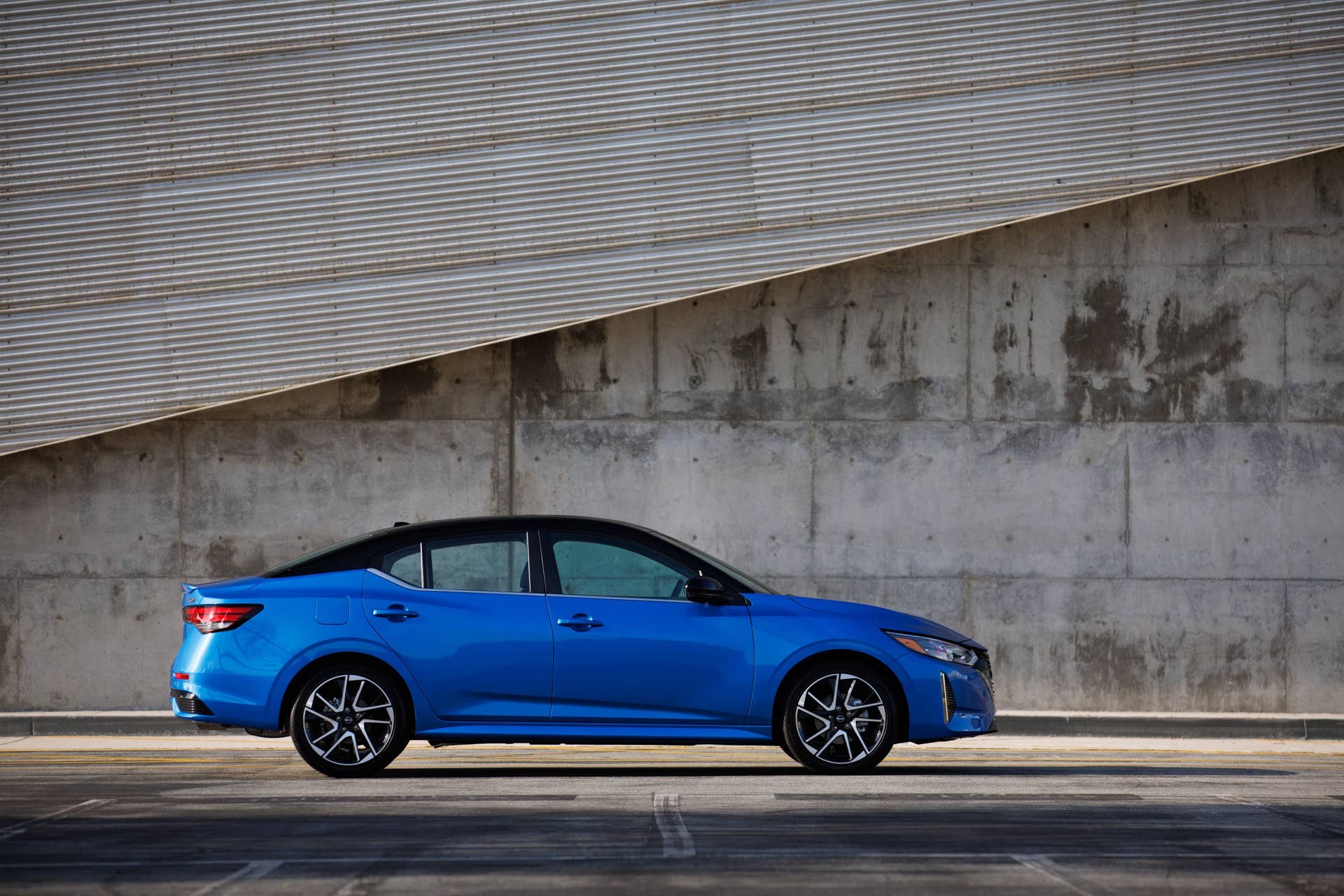 2025 Hyundai Elantra vs 2025 Nissan Sentra: Which One Is Right For You ...