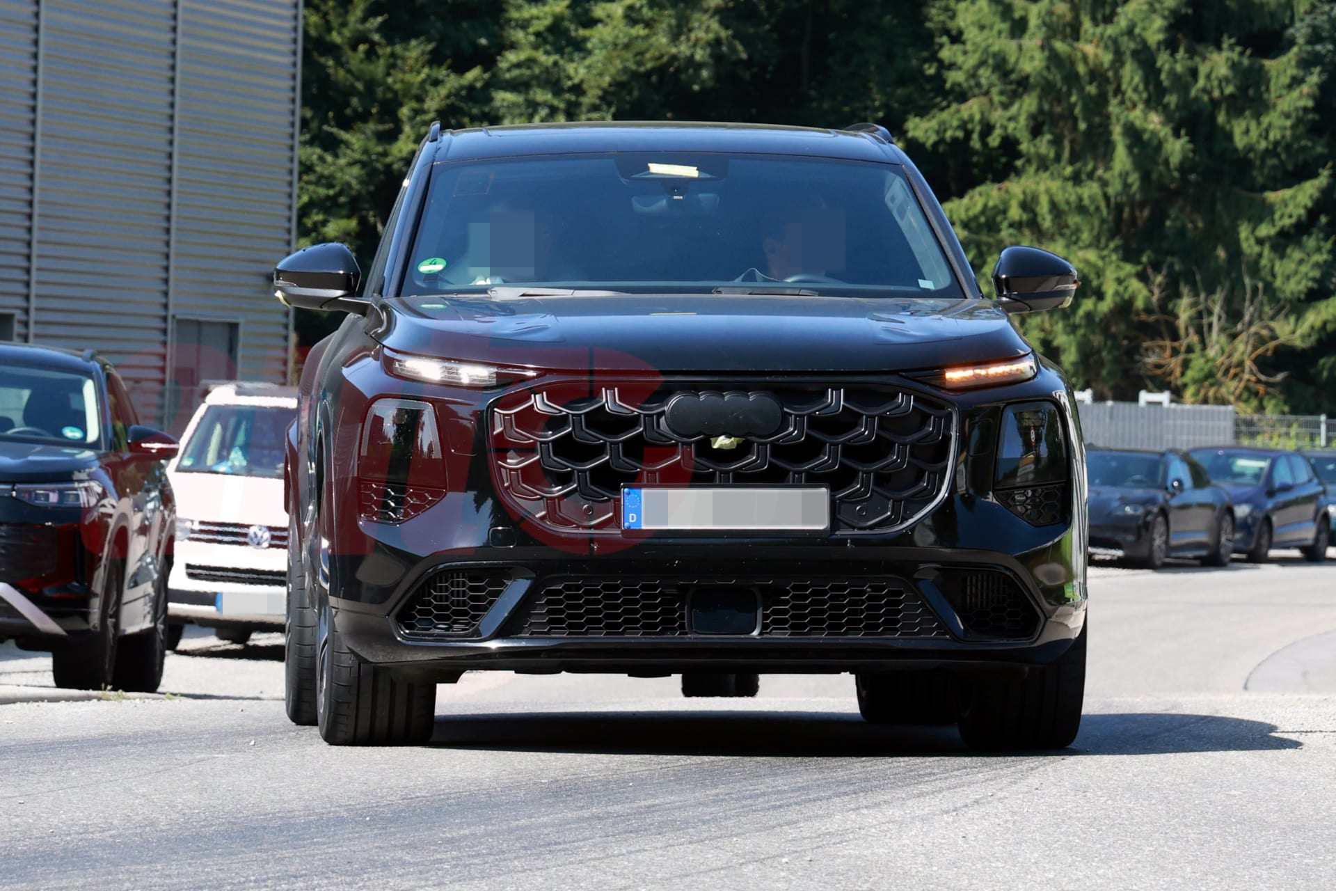 2027 Audi SQ7 PHEV Spied: Three-Row Performance SUV Looks Like A BMW ...