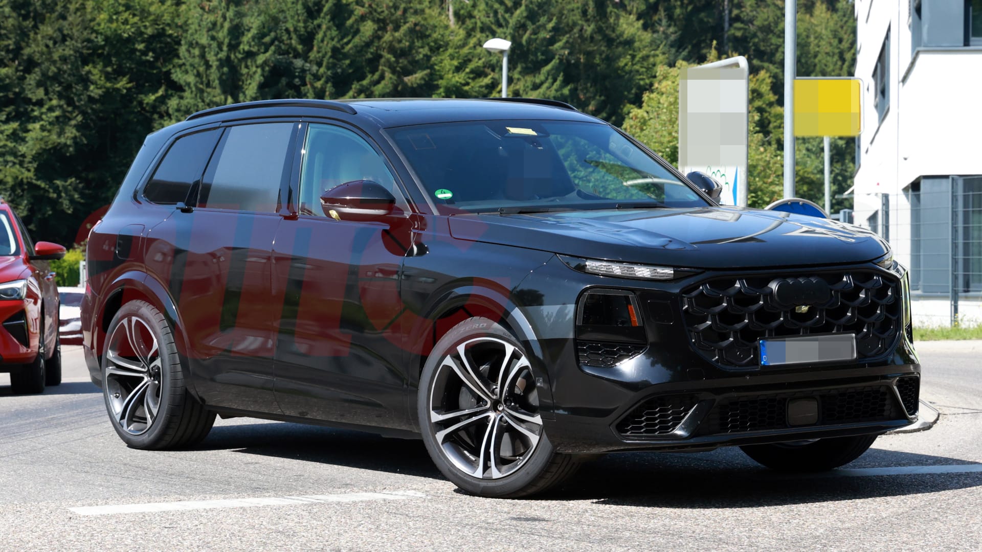 2027 Audi SQ7 PHEV Spied: Three-Row Performance SUV Looks Like A BMW ...