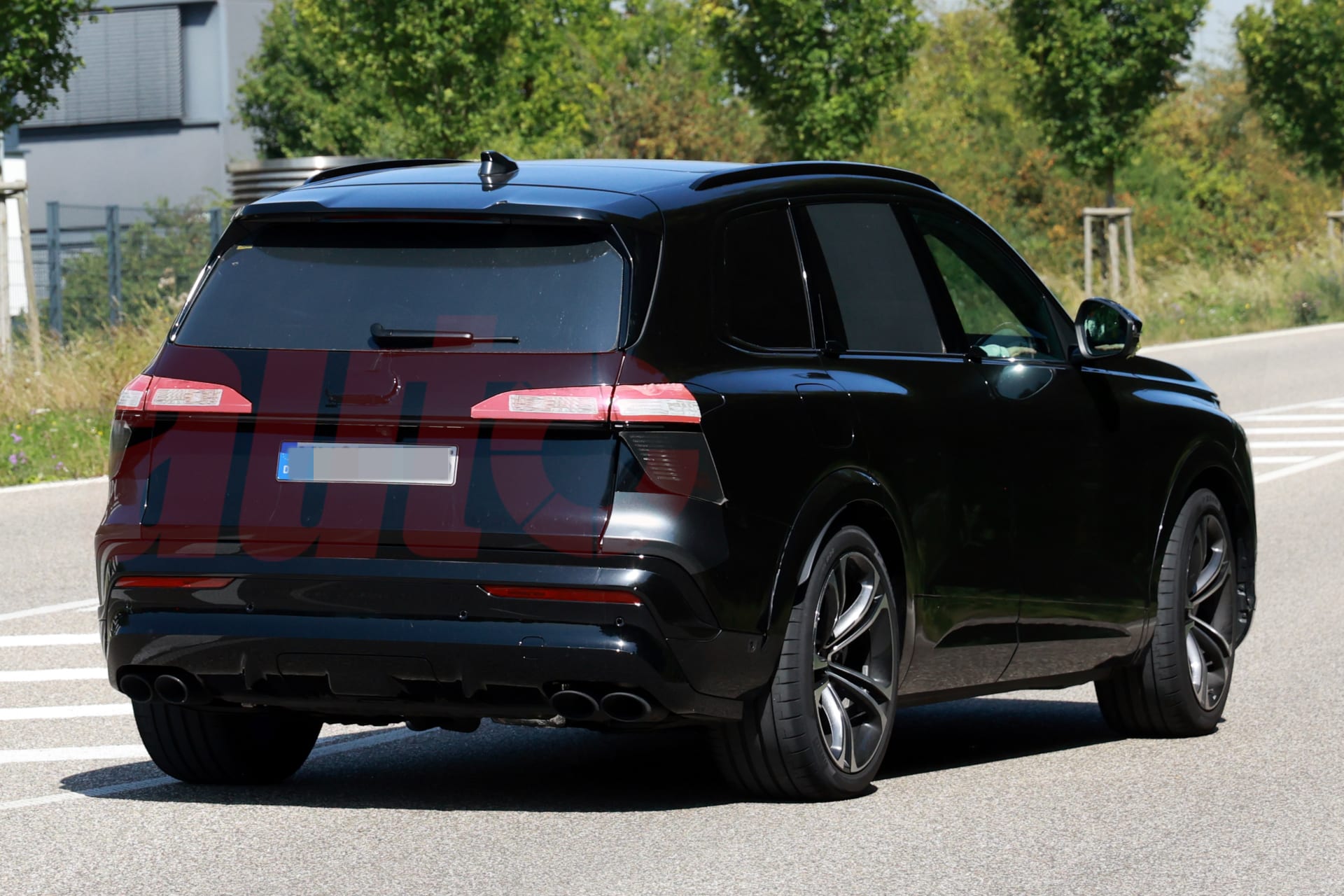 2027 Audi SQ7 PHEV Spied: Three-Row Performance SUV Looks Like A BMW ...